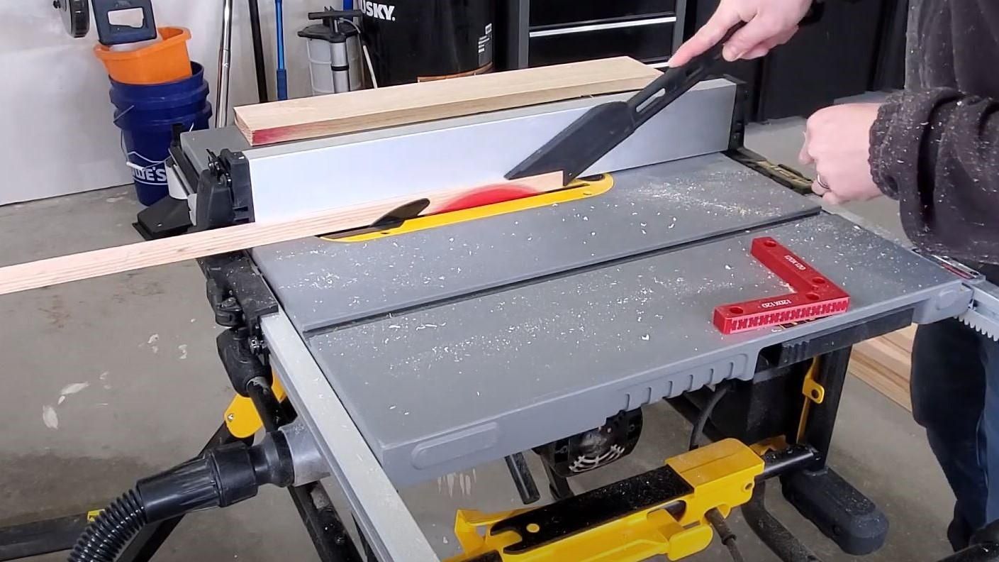 Easy Box Joint Jig | Quick Box Joints in Your Table Saw : 11 Steps ...