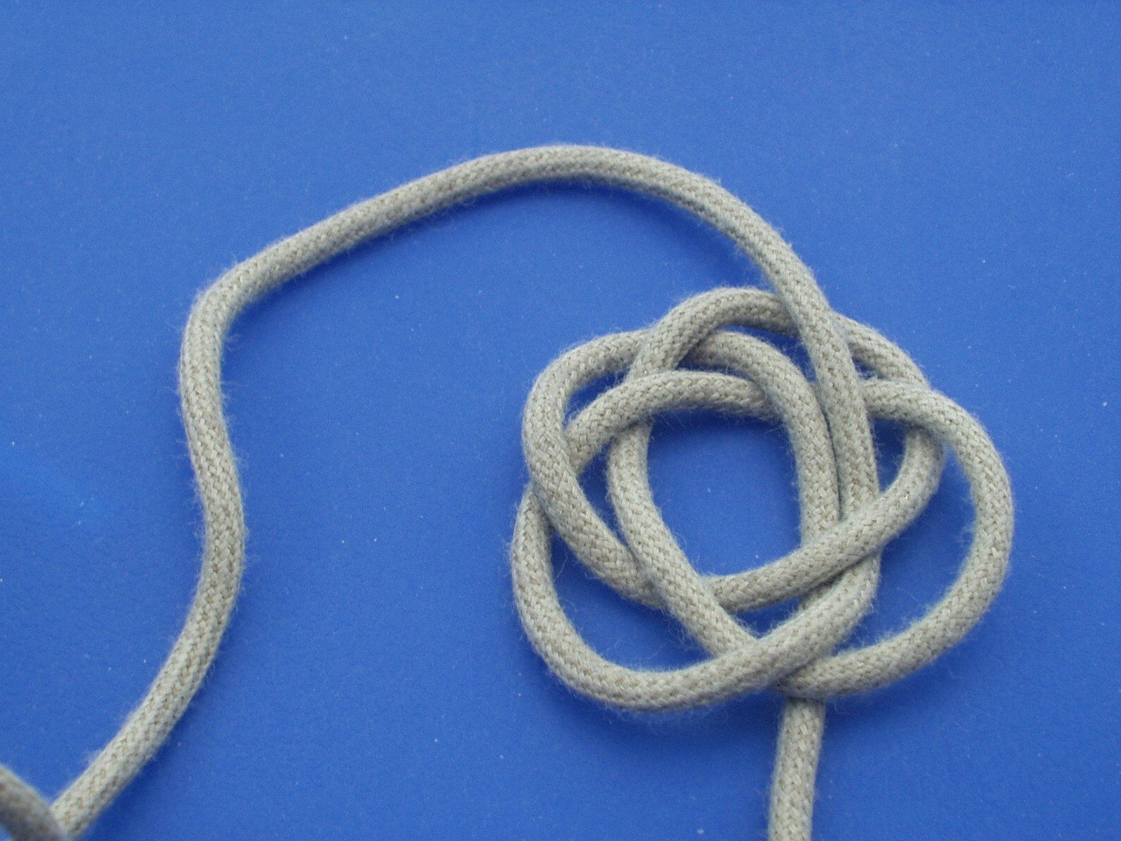 Wordless Tutorial III - Single Strand Diamond Stopper Knot : 12 Steps ...
