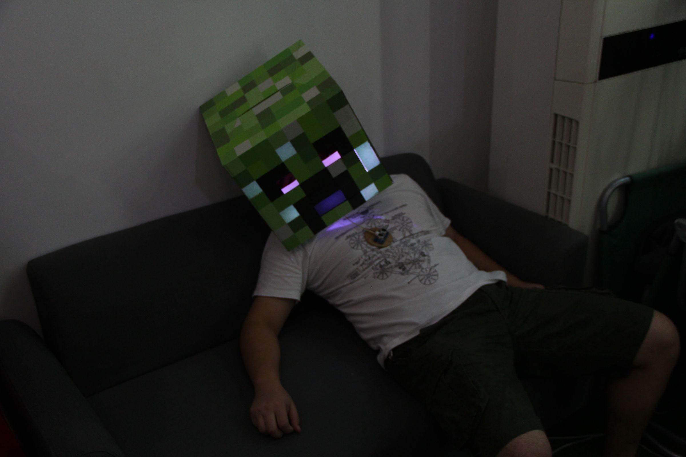 How to Make a Vivid Flashing Minecraft Creeper : 7 Steps (with Pictures ...