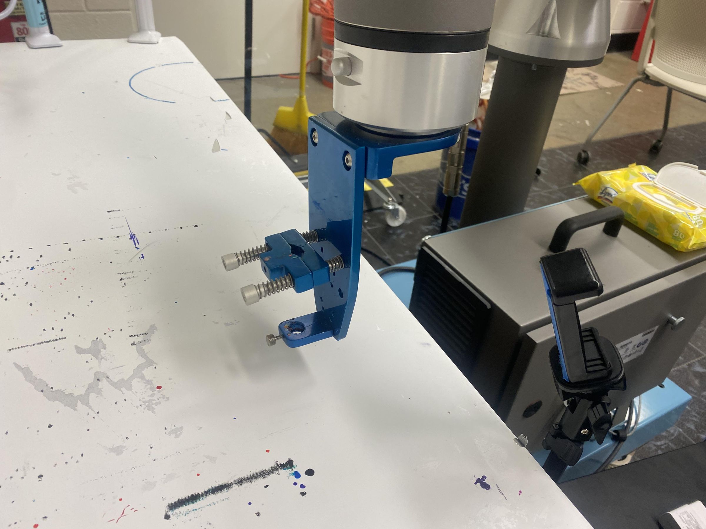 Silicone Butterflies From a Dispenser Mounted Robotic Arm : 9 Steps ...