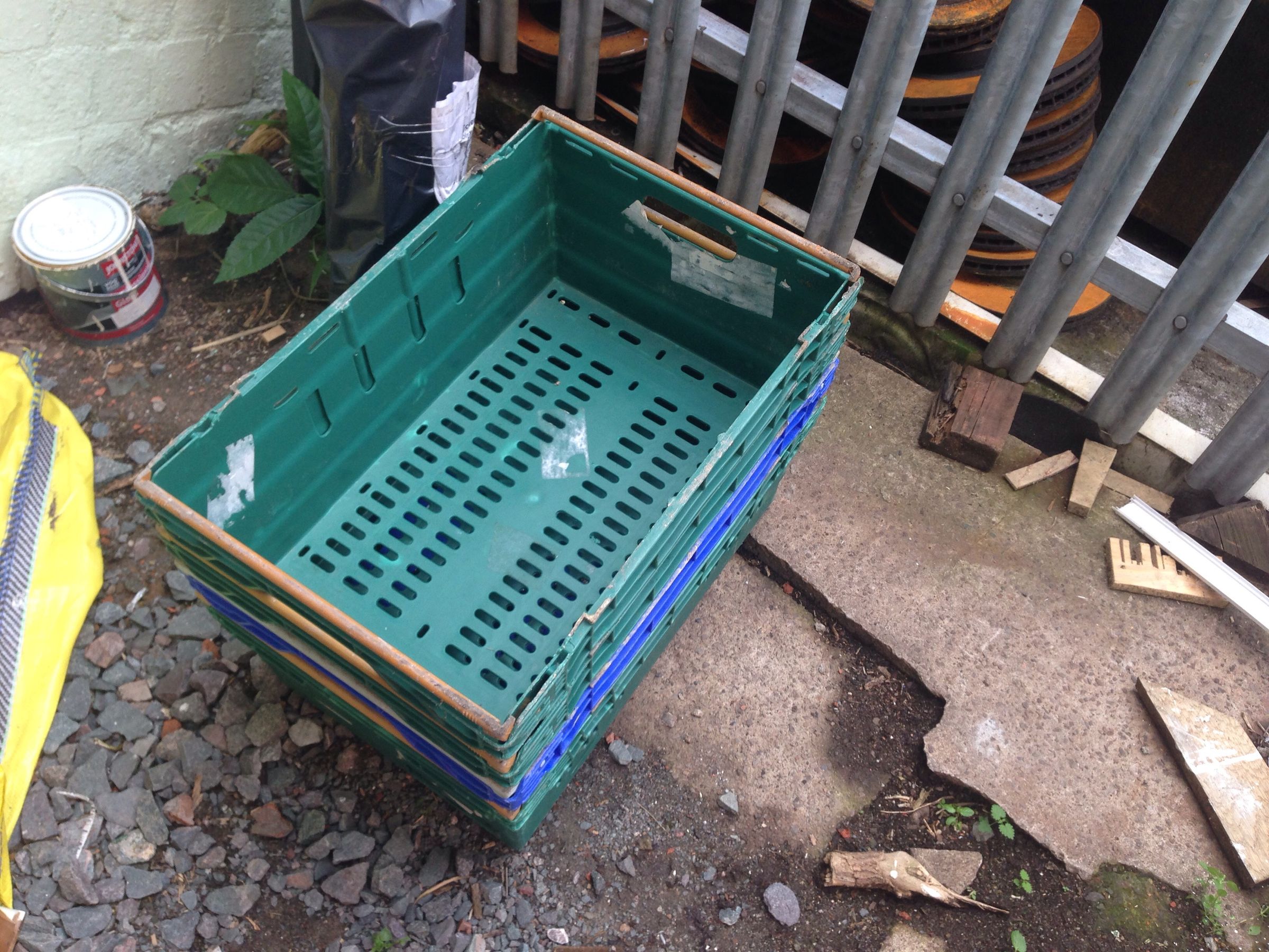 Make or Upgrade a Worm Composter : 4 Steps (with Pictures) - Instructables