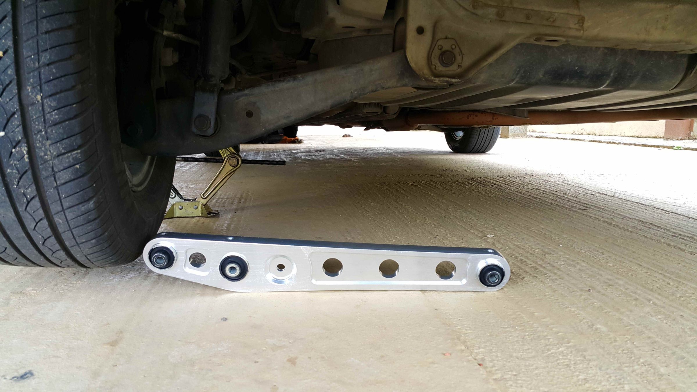 Installing Aftermarket Rear Suspension Lower Control Arms! : 3 Steps ...