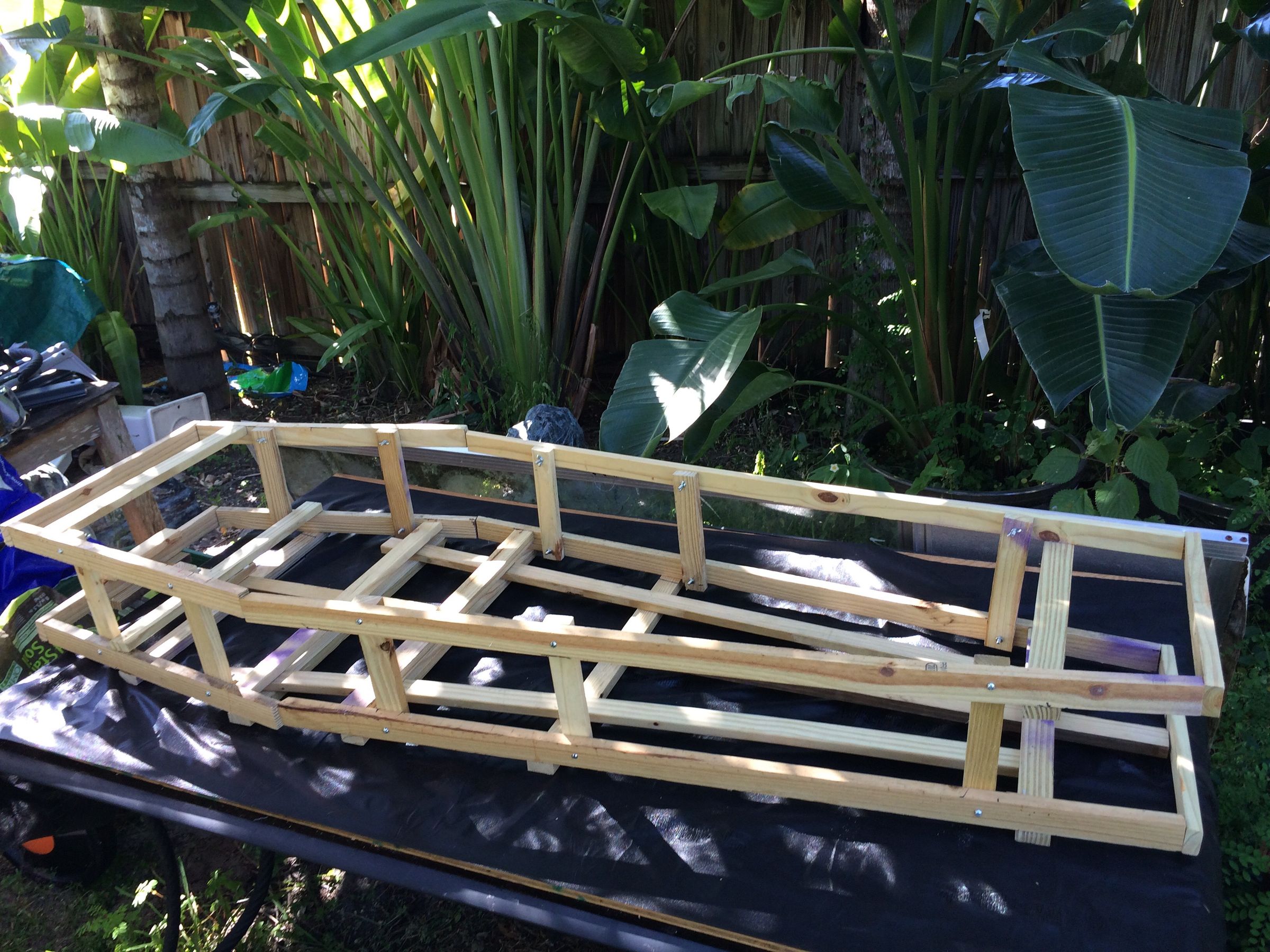 Flying Casket With Flamingo Pall Bearers : 5 Steps - Instructables