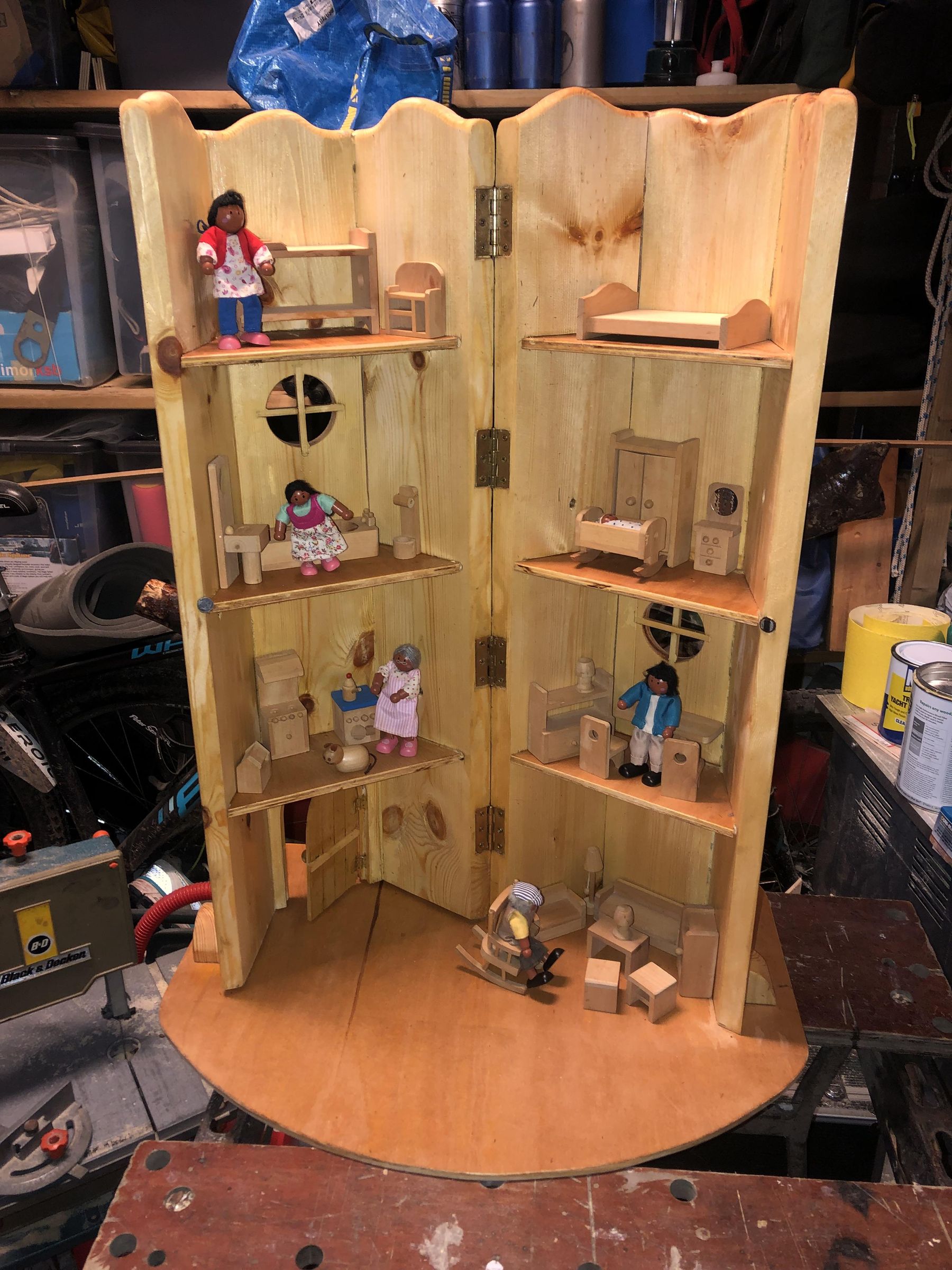 A Tree Stump Dolls House : 8 Steps (with Pictures) - Instructables