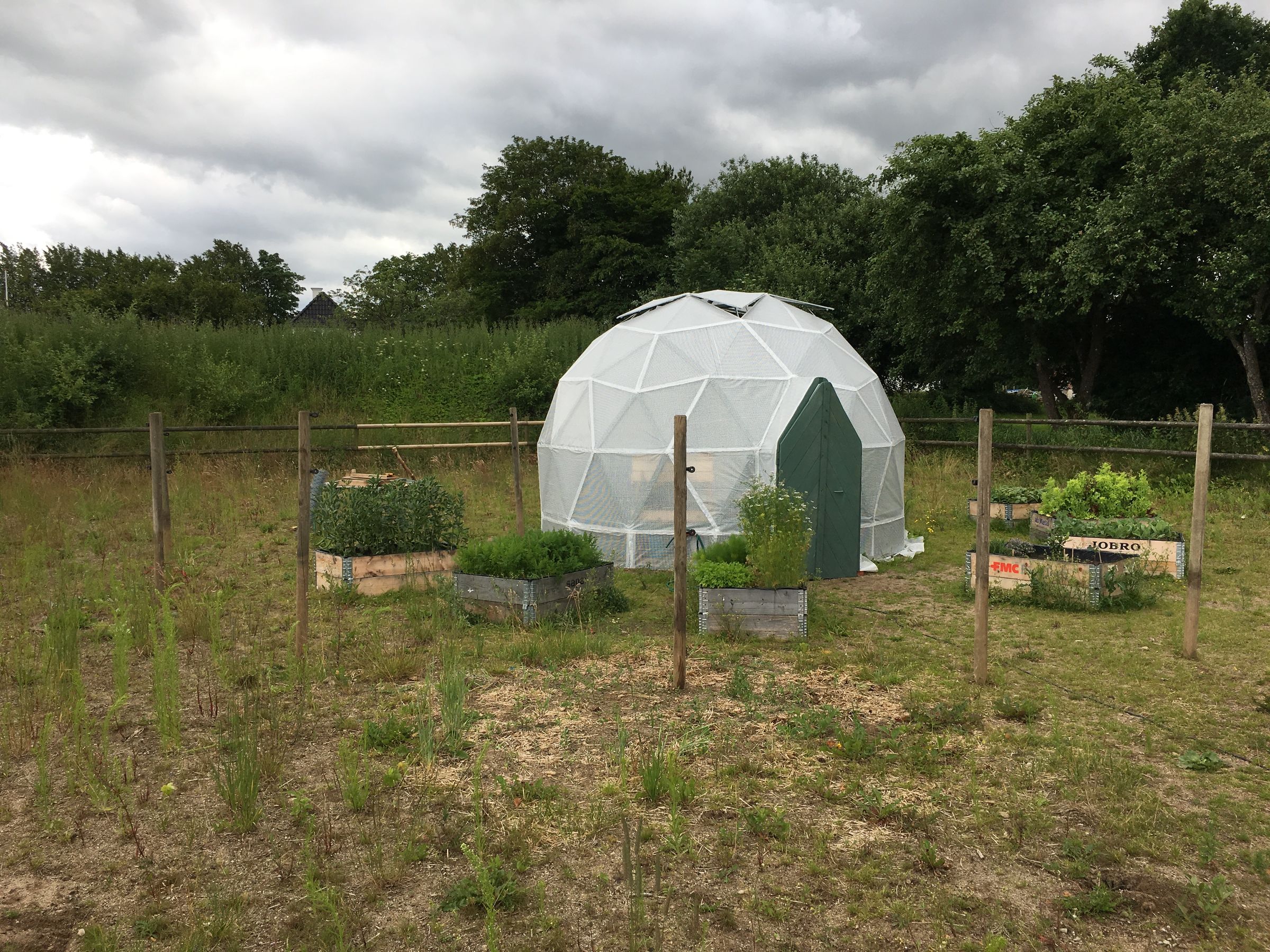 SELF-SUFFICIENT DOME : 19 Steps (with Pictures) - Instructables