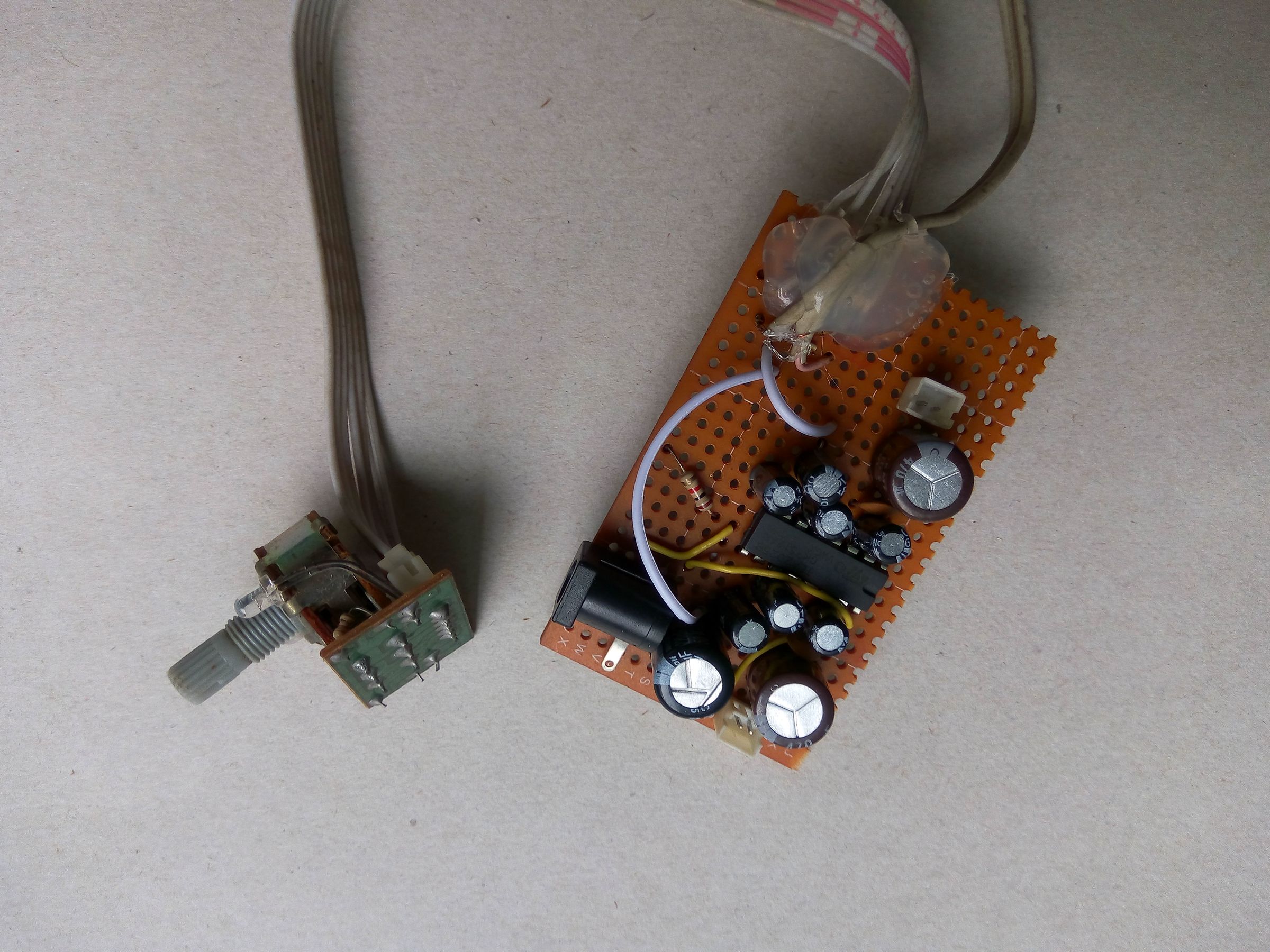 Desk Amplifier With Audio Visualization, Binary Clock & FM Receiver : 8 ...