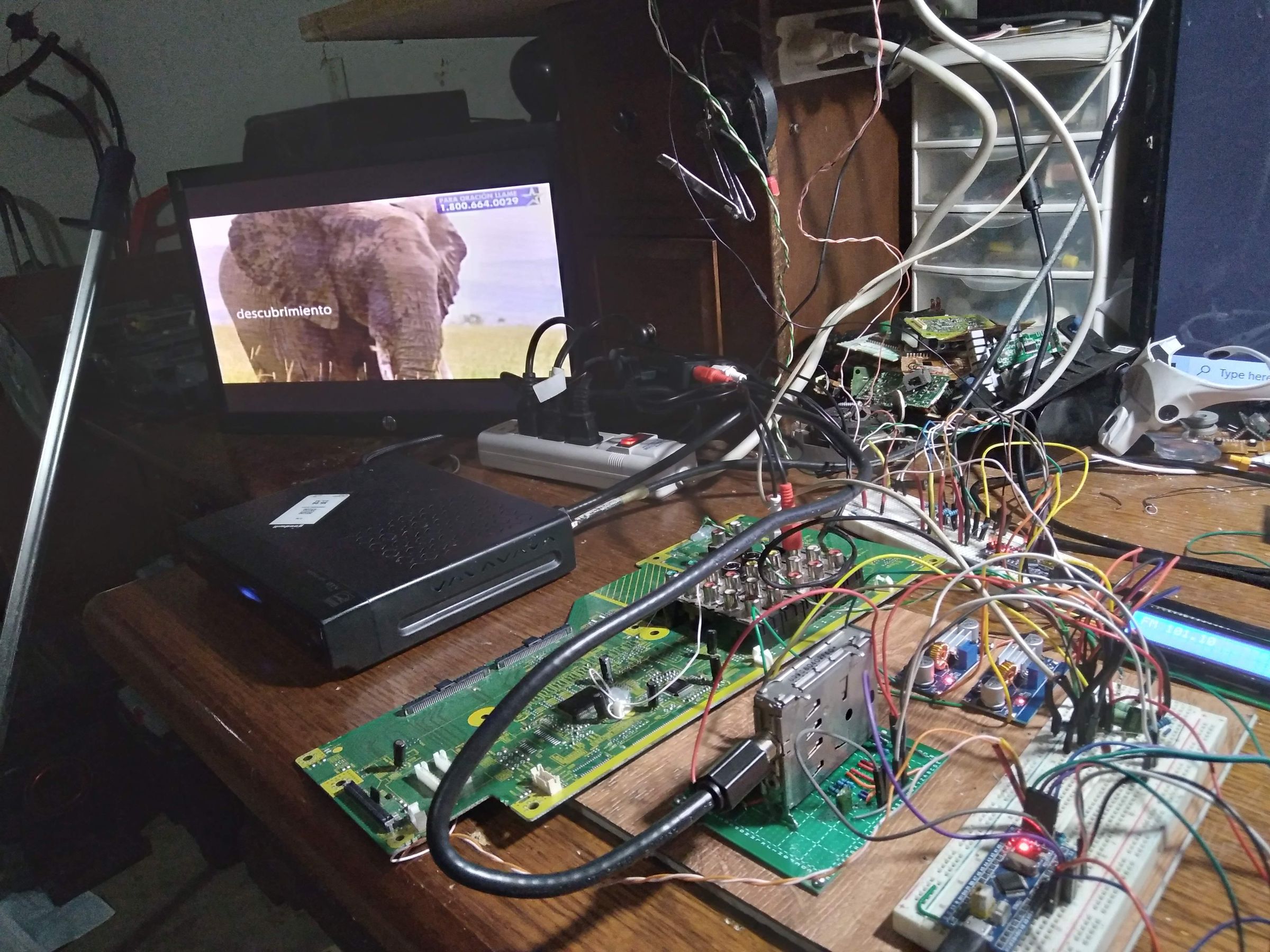 Phase-Locked Loop (PLL) Synthesizer : 8 Steps (with Pictures ...