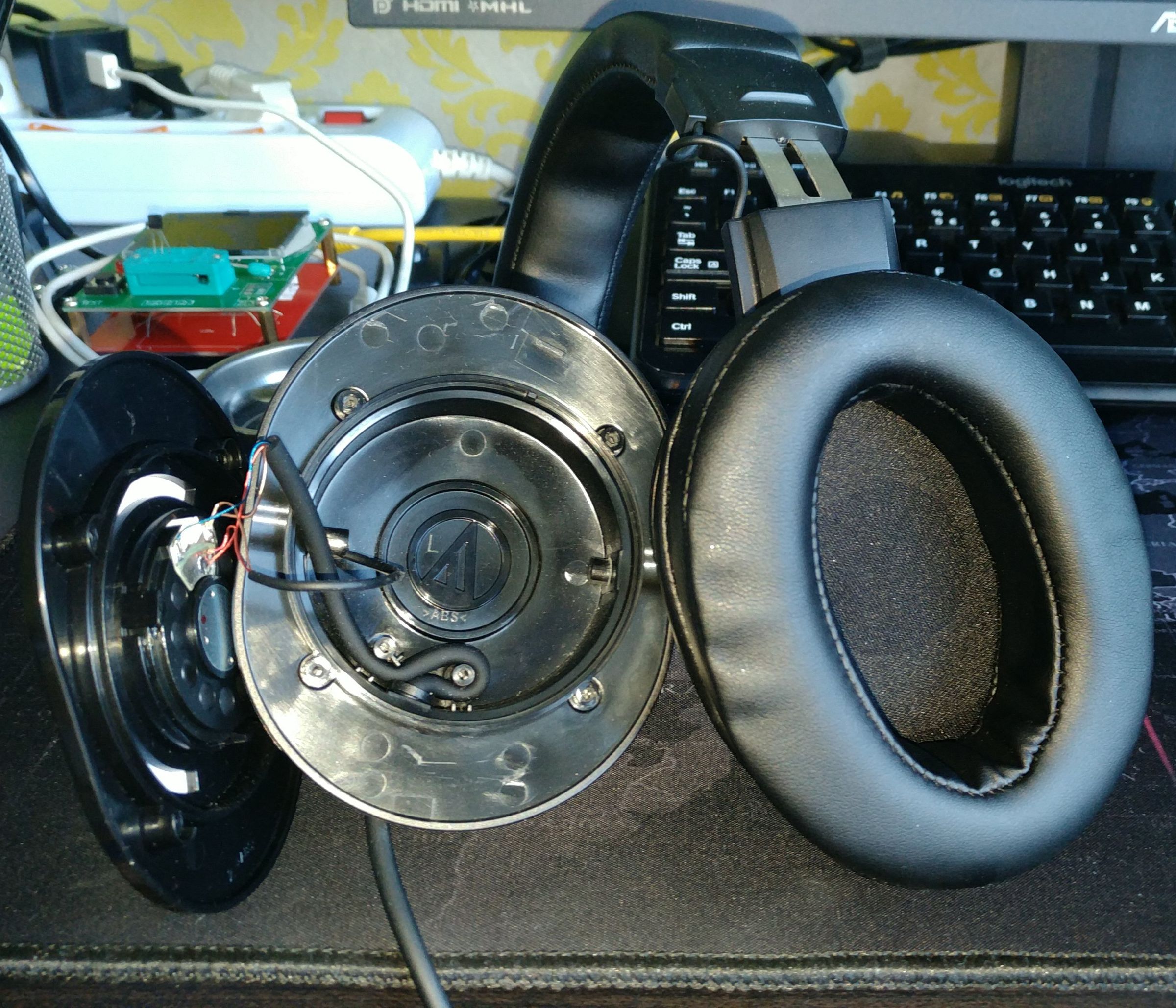 Headphones With Removable Cord : 6 Steps (with Pictures) - Instructables