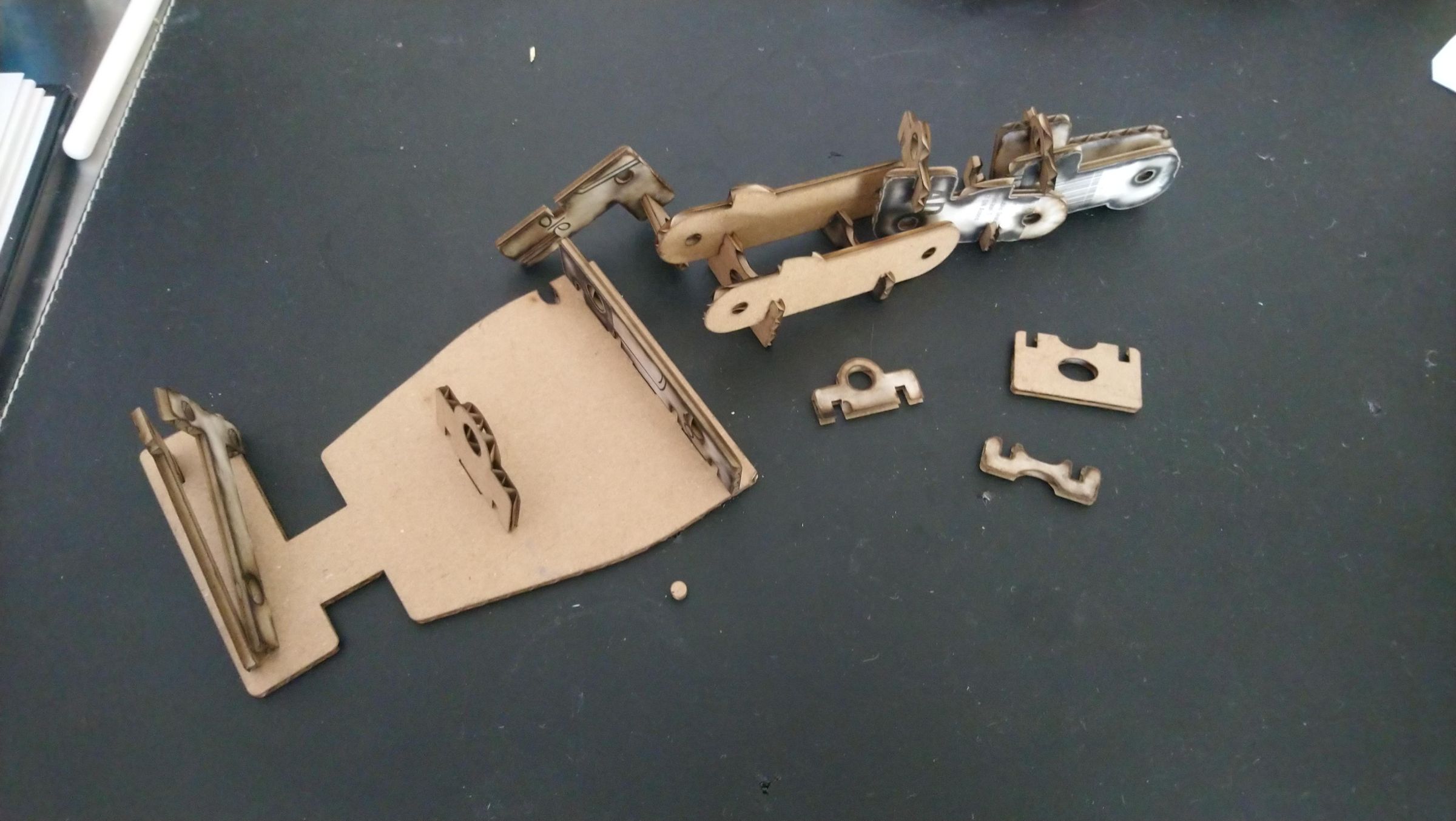 Hoe Ontwerp Je Een Mechanische Hand : 6 Steps - Instructables