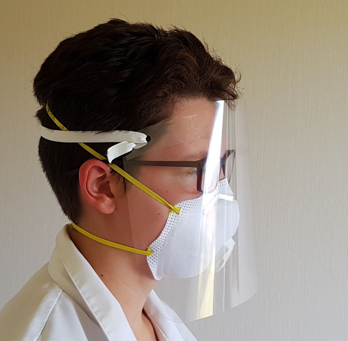 Easy to Make Face Shield for COVID-19 : 5 Steps - Instructables