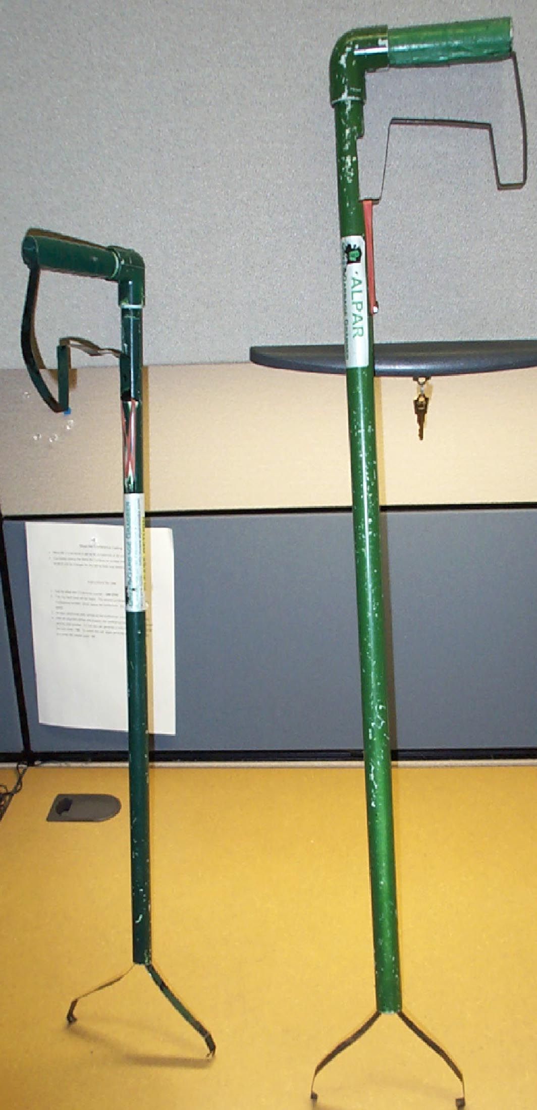 Green Garbage Grabber, Trash Tongs, Pick Up Tool : 5 Steps - Instructables