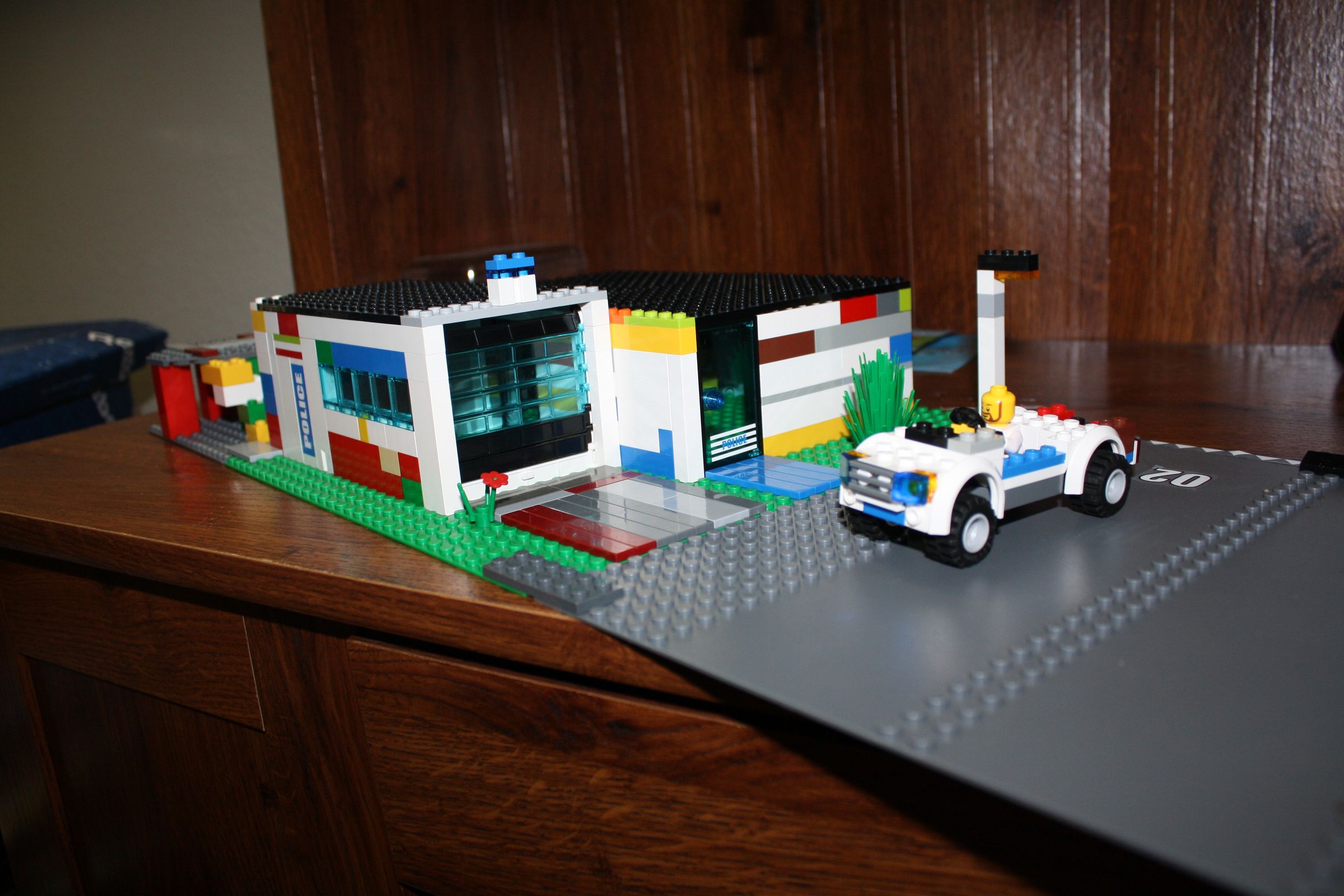 Modern Police House - Instructables