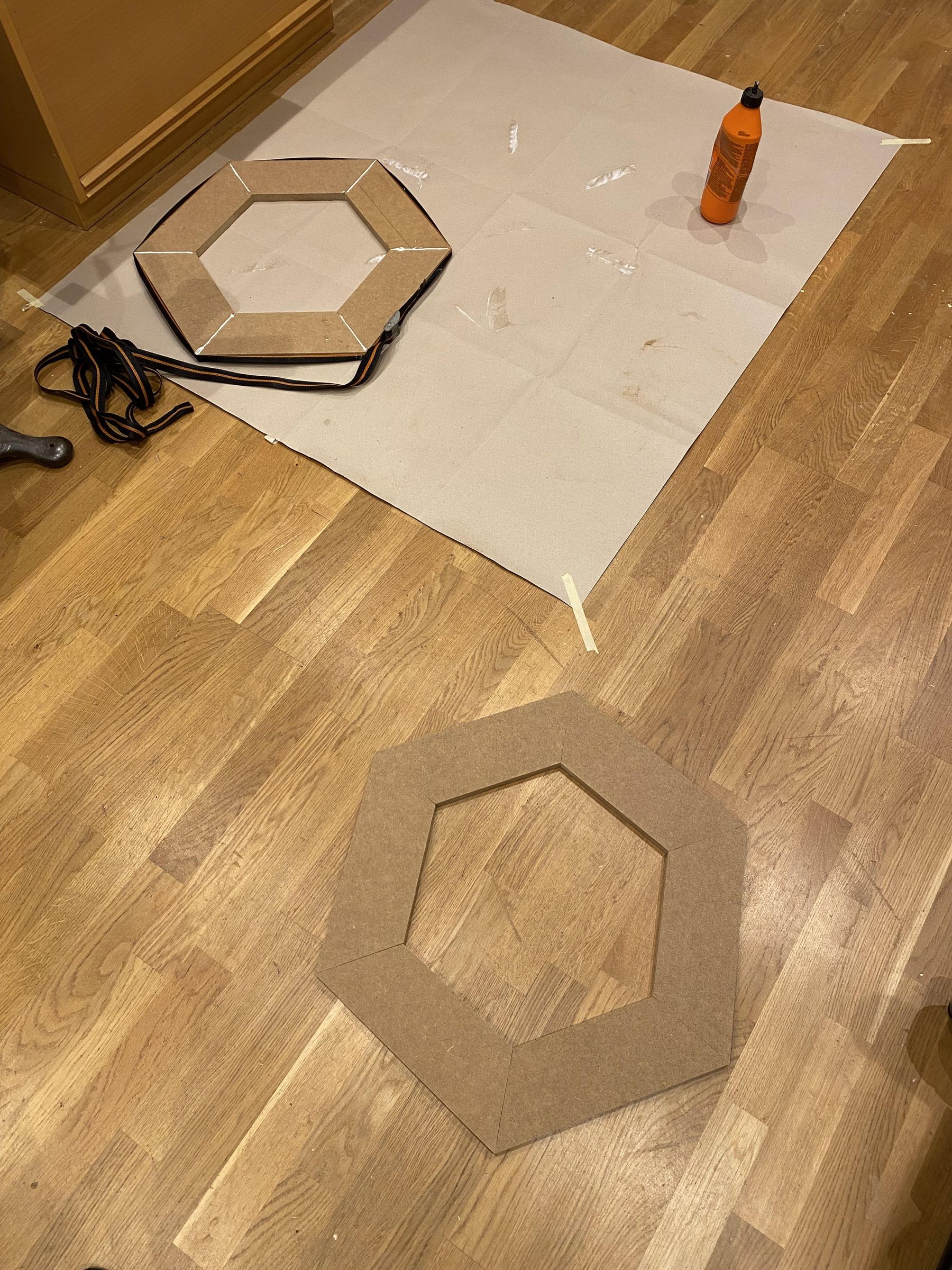 Circular Table Re-Design (Three to Single Leg) : 8 Steps (with Pictures ...