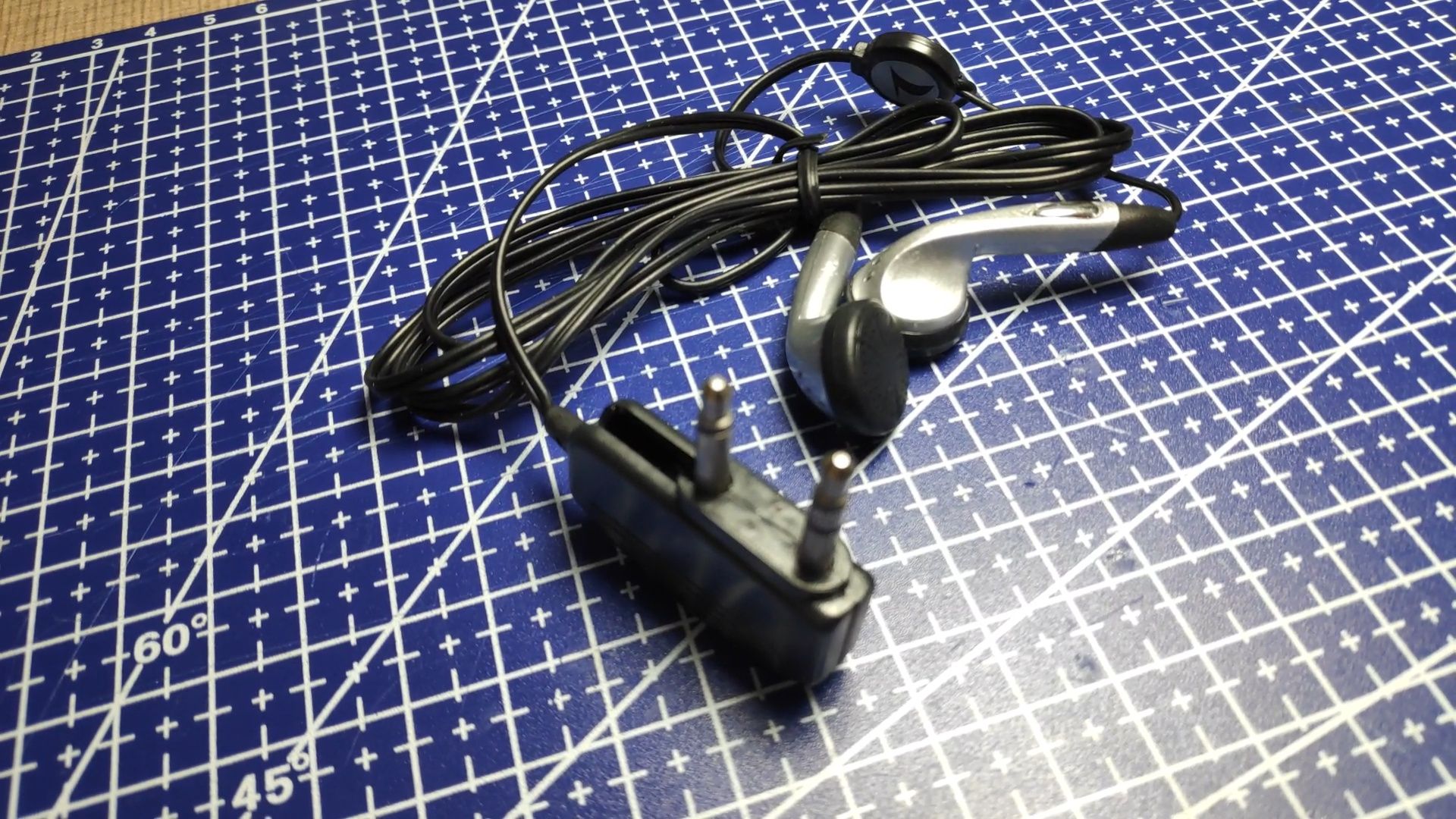 Stereo to Mono Audio Cable : 4 Steps - Instructables