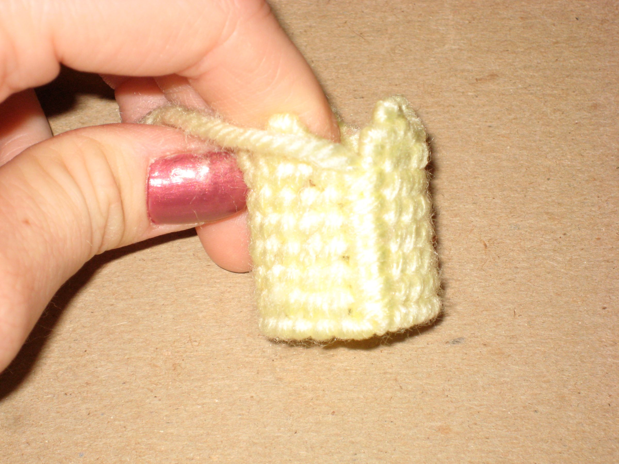 Plastic Canvas Yarn Daffodils : 7 Steps - Instructables
