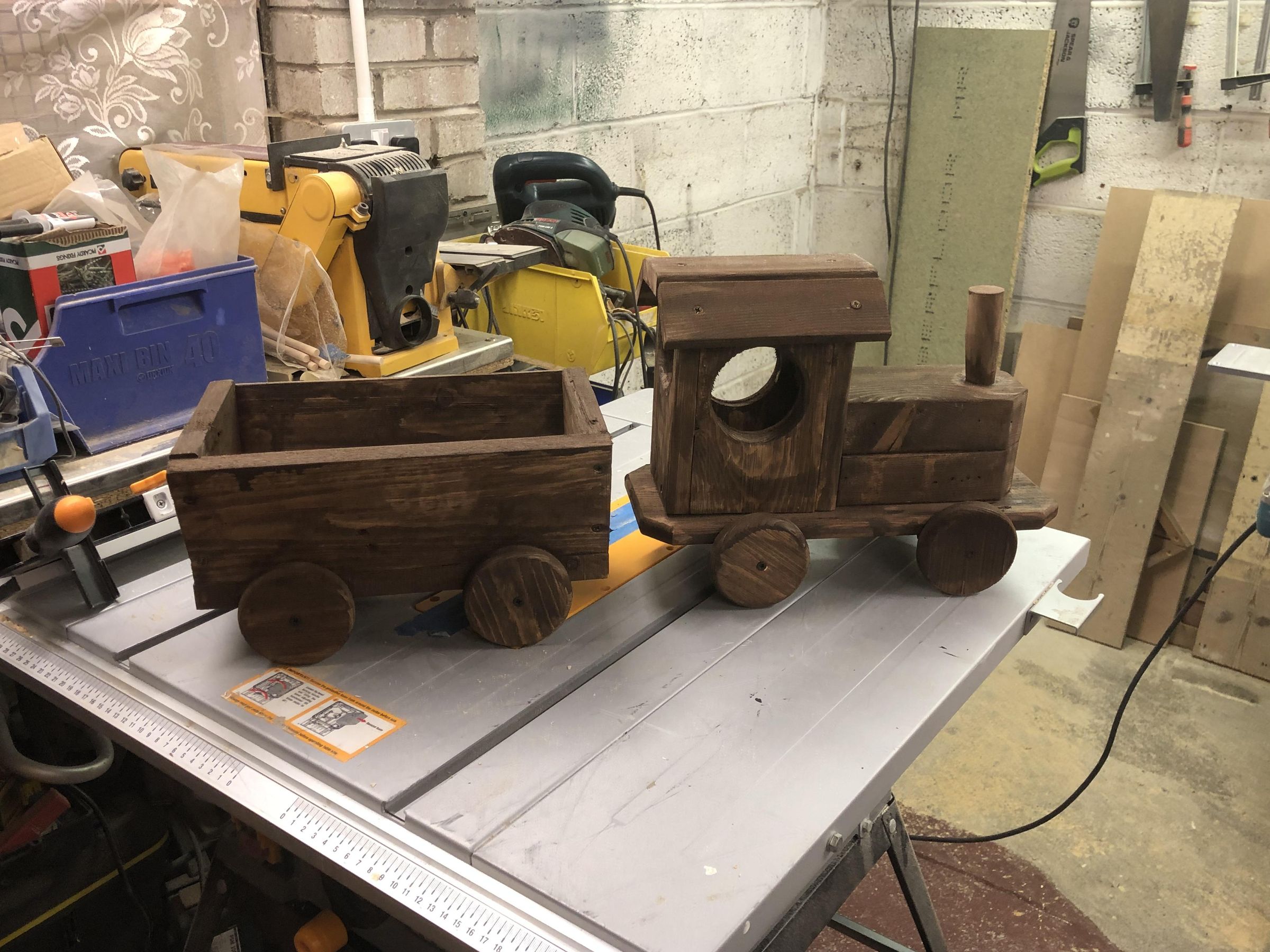 Upgrade Garden Wooden Loco With Coal Tender Planter : 5 Steps ...