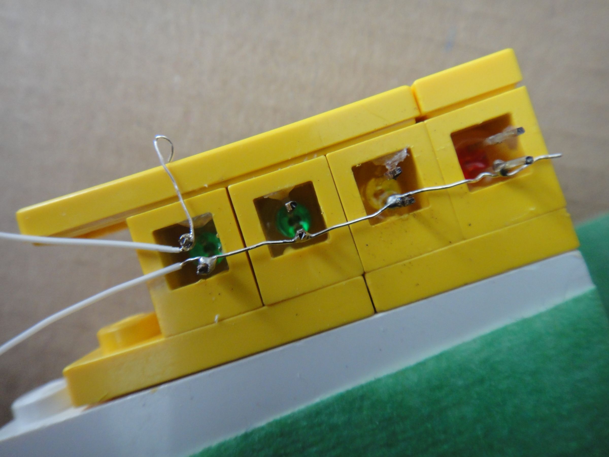 LEGO T-Intersection LED Traffic Light : 27 Steps (with Pictures ...