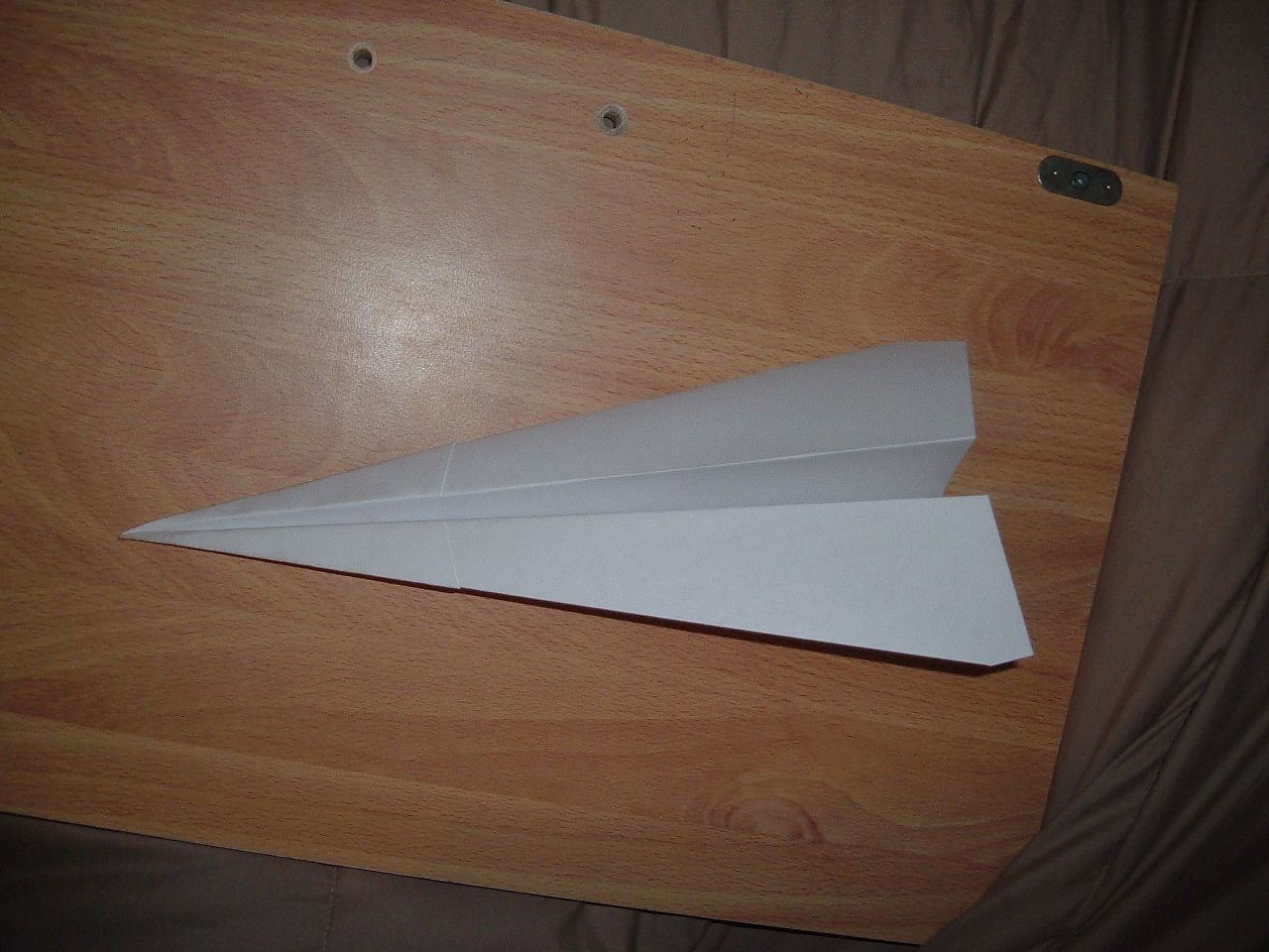 BEST PAPER AIRPLANE!!! : 4 Steps - Instructables