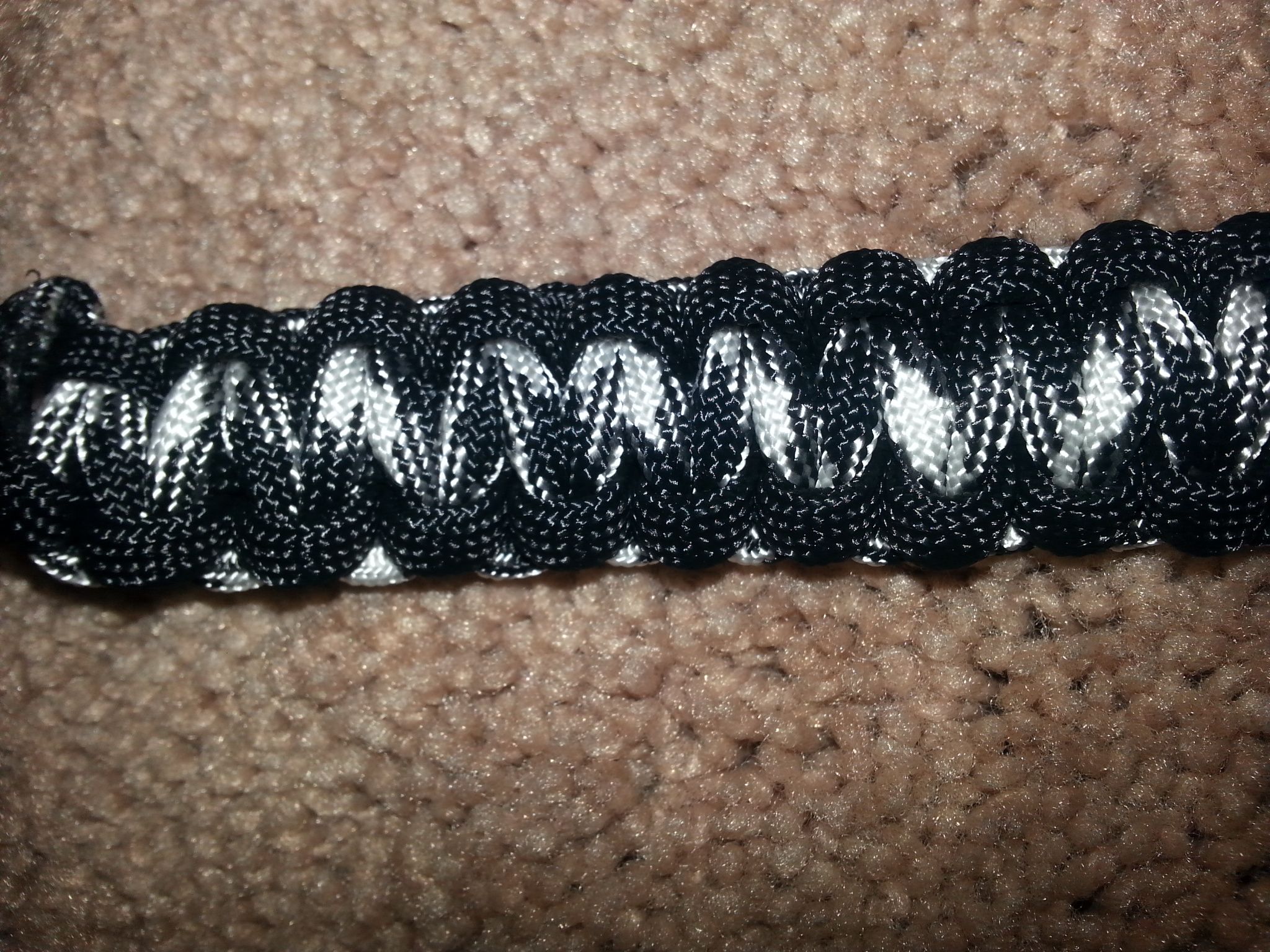 Easy Two Color Paracord Bracelet : 7 Steps - Instructables