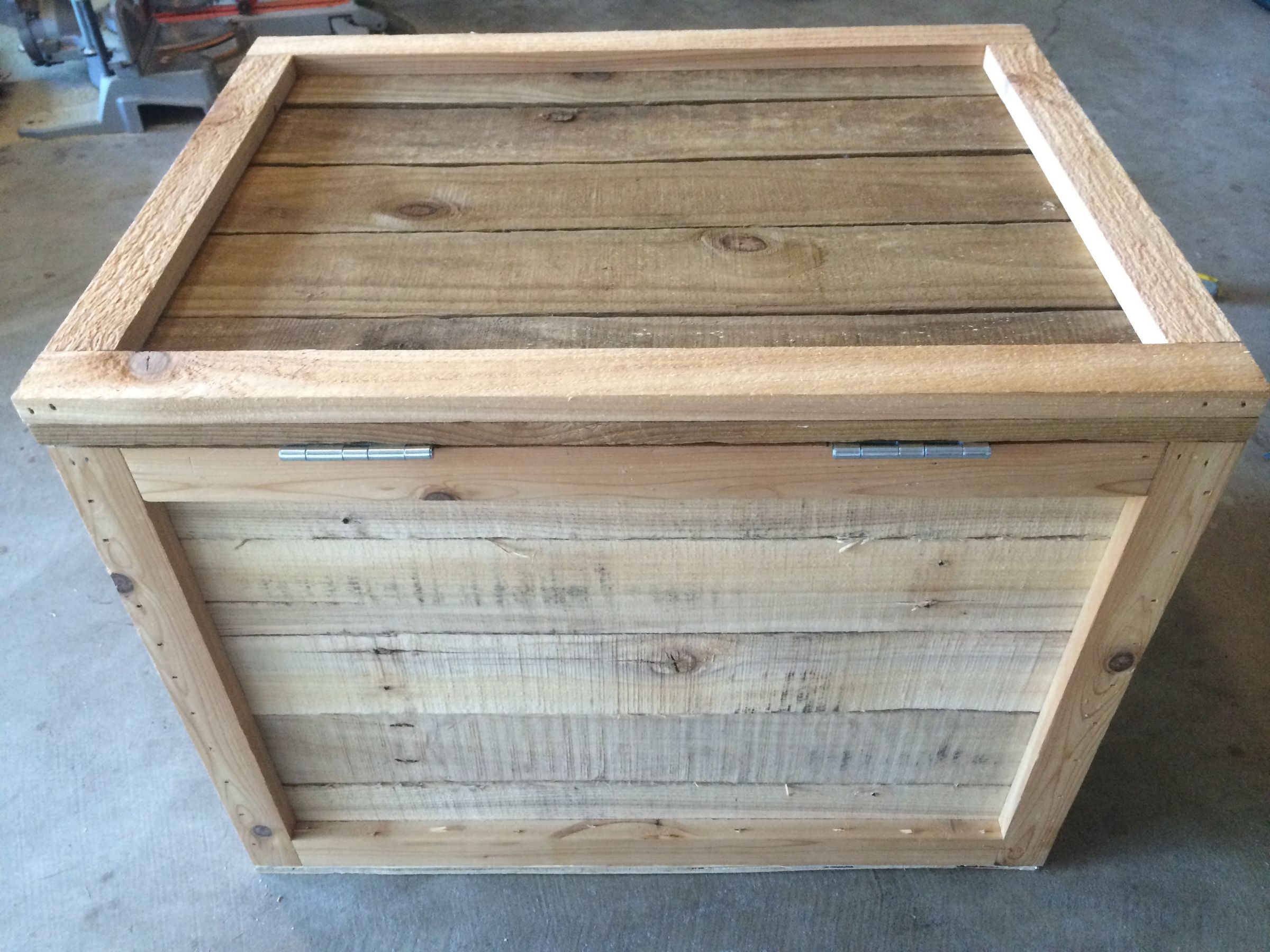 Monster-In-A-Box Halloween Prop (Part 1, the Box) or Just a Good Pallet ...