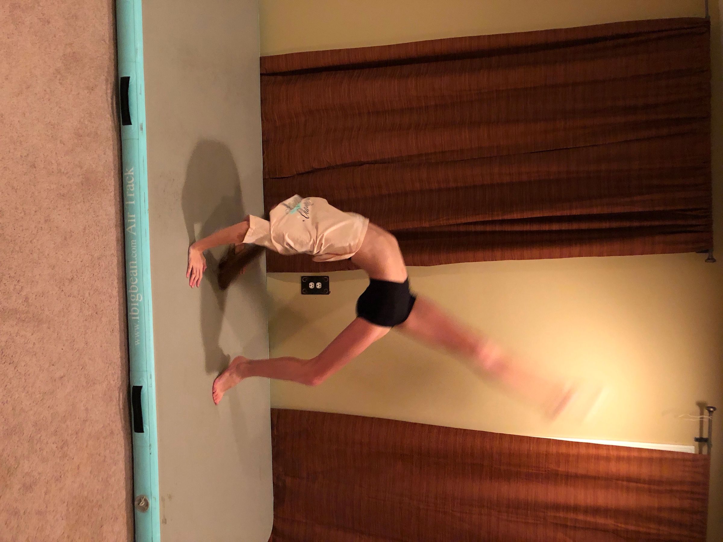 How to Do a Back Tuck : 10 Steps - Instructables