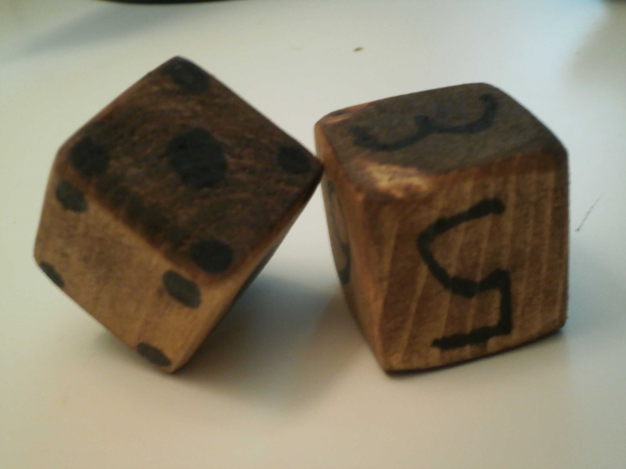 DIY: Scrap-wood Dice : 7 Steps - Instructables