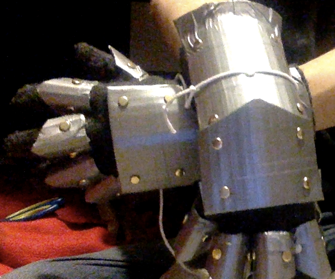 Cardboard Plate Gauntlet Lvl 2 : 5 Steps - Instructables