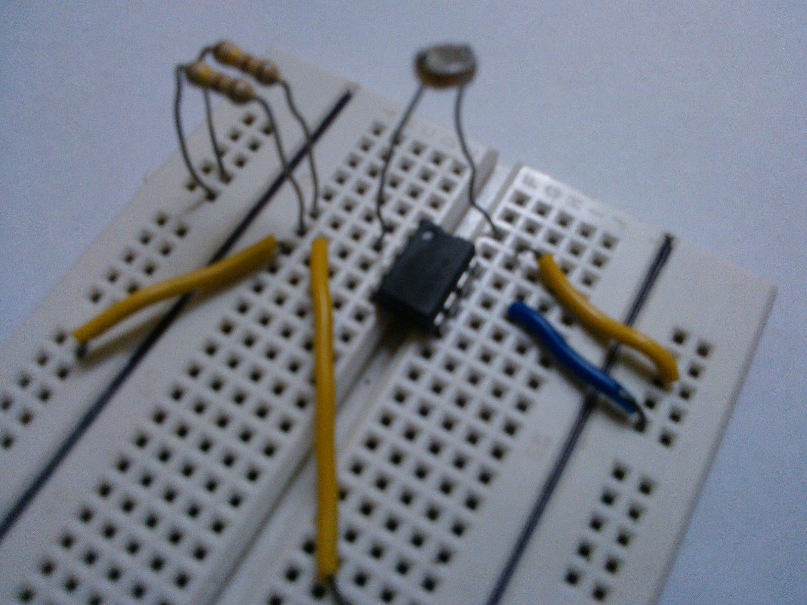 DARK/LIGHT SENSOR BASED ON the LM741 Opamp : 4 Steps - Instructables