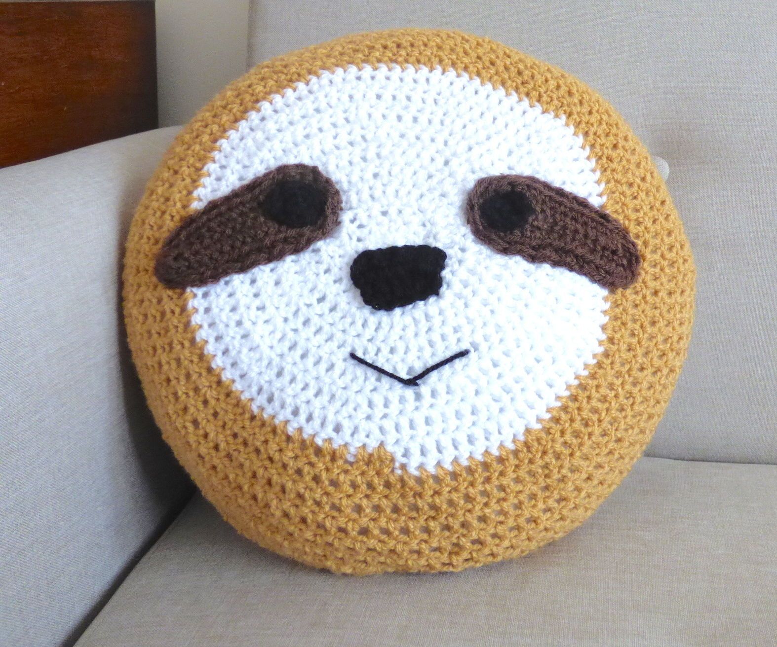 Crochet a Huggable Sloth Cushion : 5 Steps (with Pictures) - Instructables