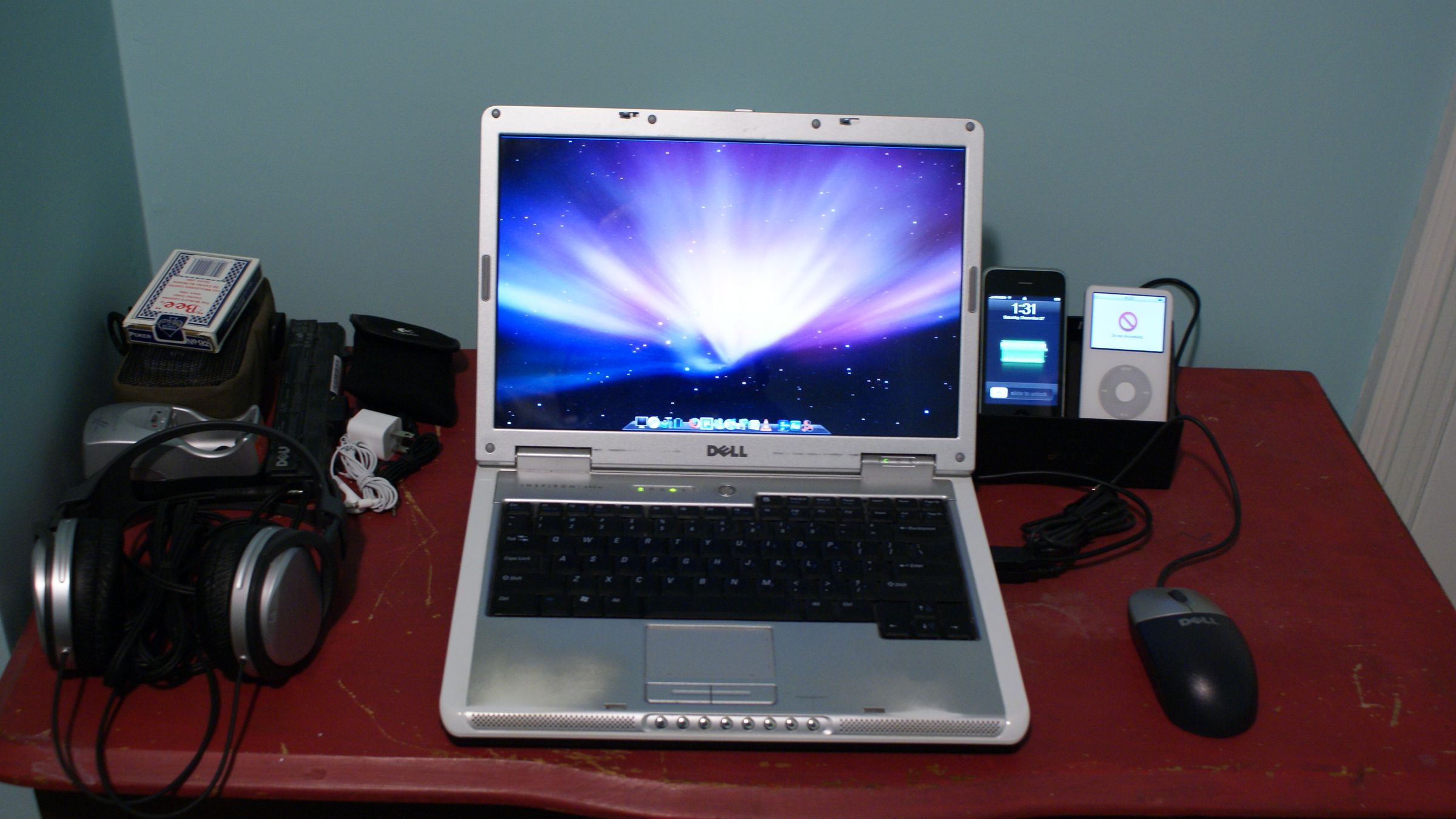 IPhone/iTouch + IPod Stand From IPhone Box : 3 Steps - Instructables