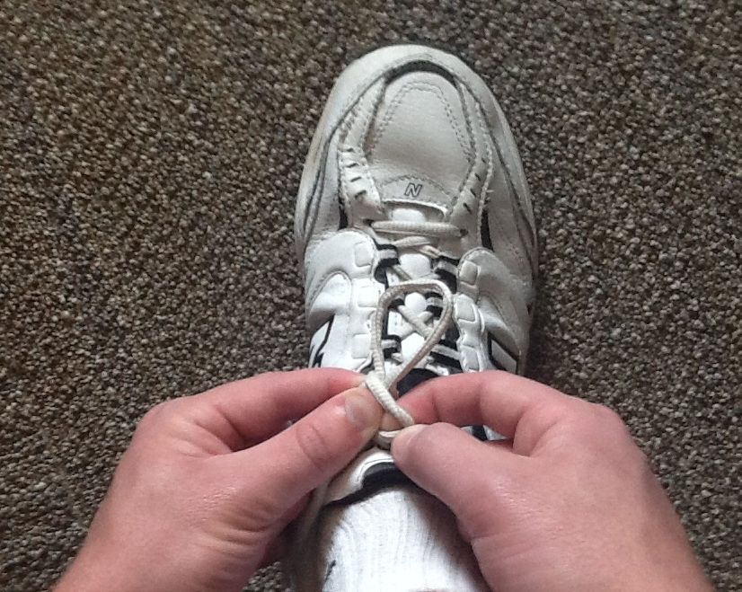 How to Tie a Shoe : 5 Steps (with Pictures) - Instructables