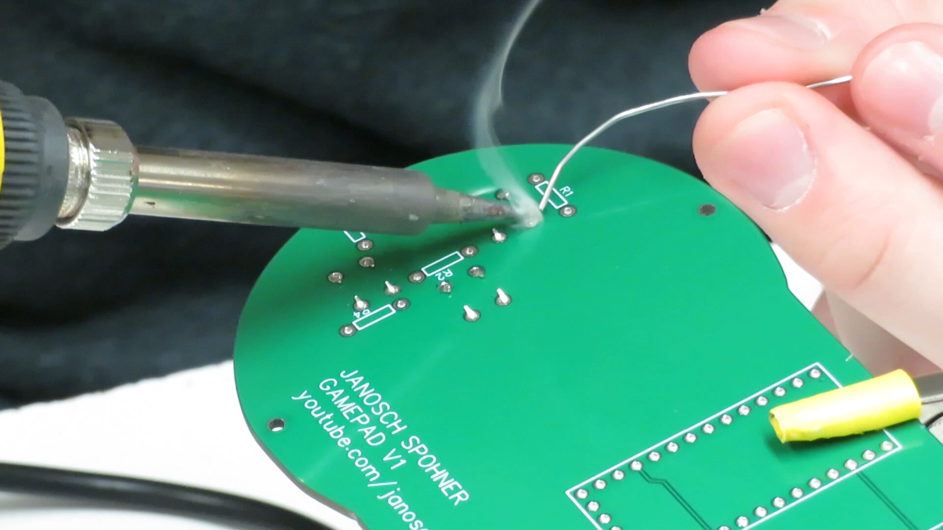 Berry Racer - a Game Programmed in Arduino and Played on a Custom PCB ...