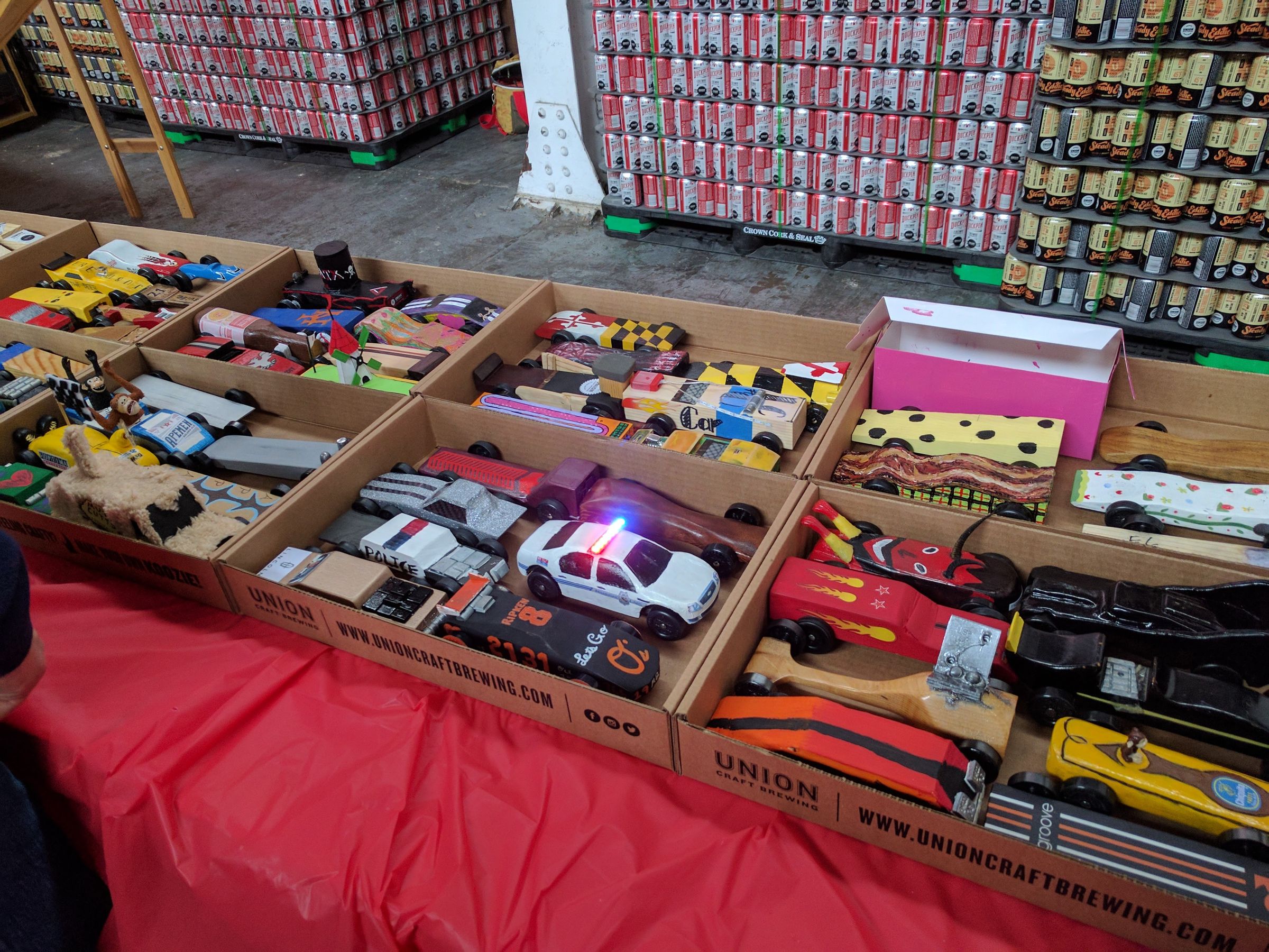 Police Cruiser Pinewood Derby Car With Light Bar : 6 Steps (with ...