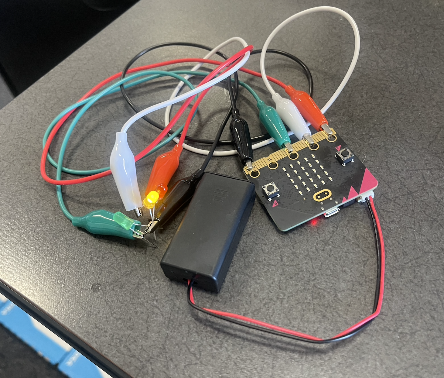 Red Light Green Light MicroBit Game : 6 Steps - Instructables