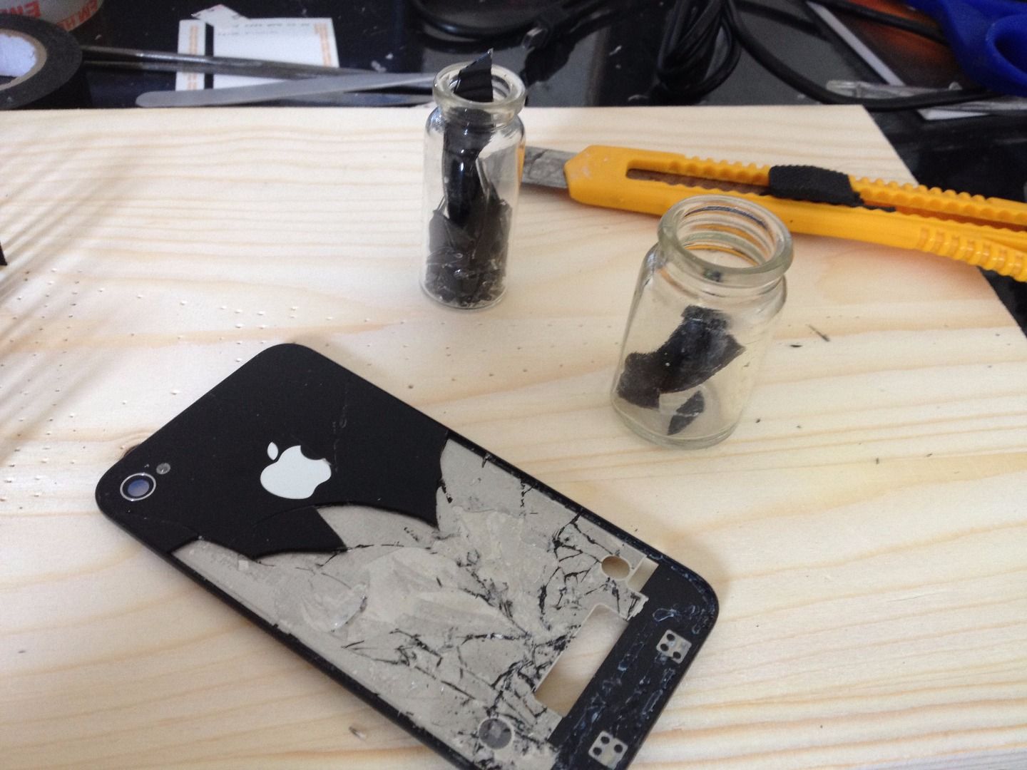 IPhone 4S Back Glass Repair : 5 Steps (with Pictures) - Instructables