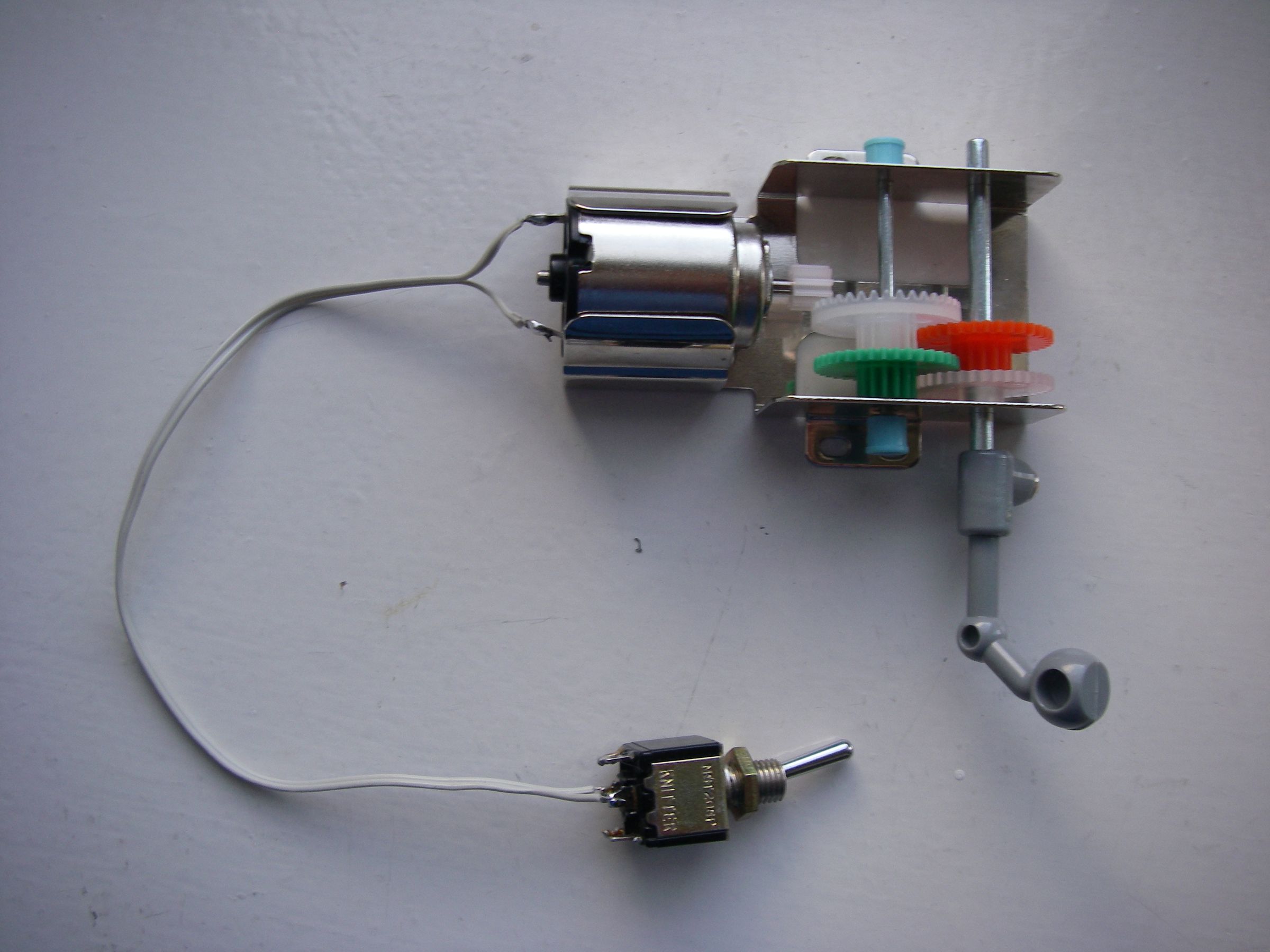 How to Control a DC Motor to Run in Both Directions : 3 Steps ...