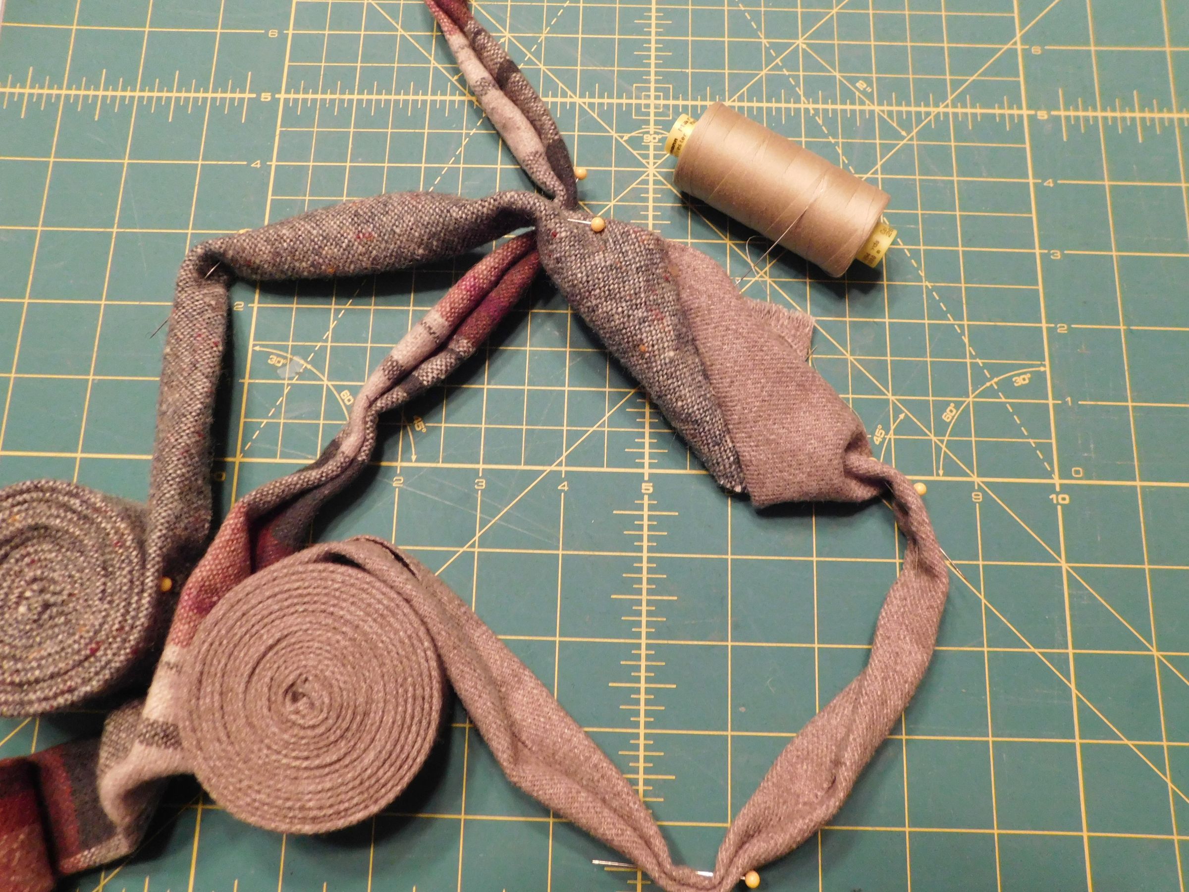 Heirloom Wool Cloth Braided Rug : 7 Steps (with Pictures) - Instructables