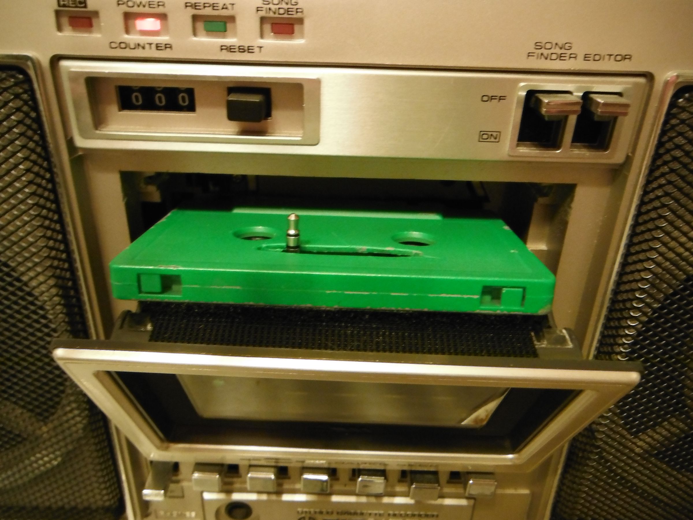 Make a Cool Ipod Base for Your Boombox Out of a Cassette Tape....Cheap ...