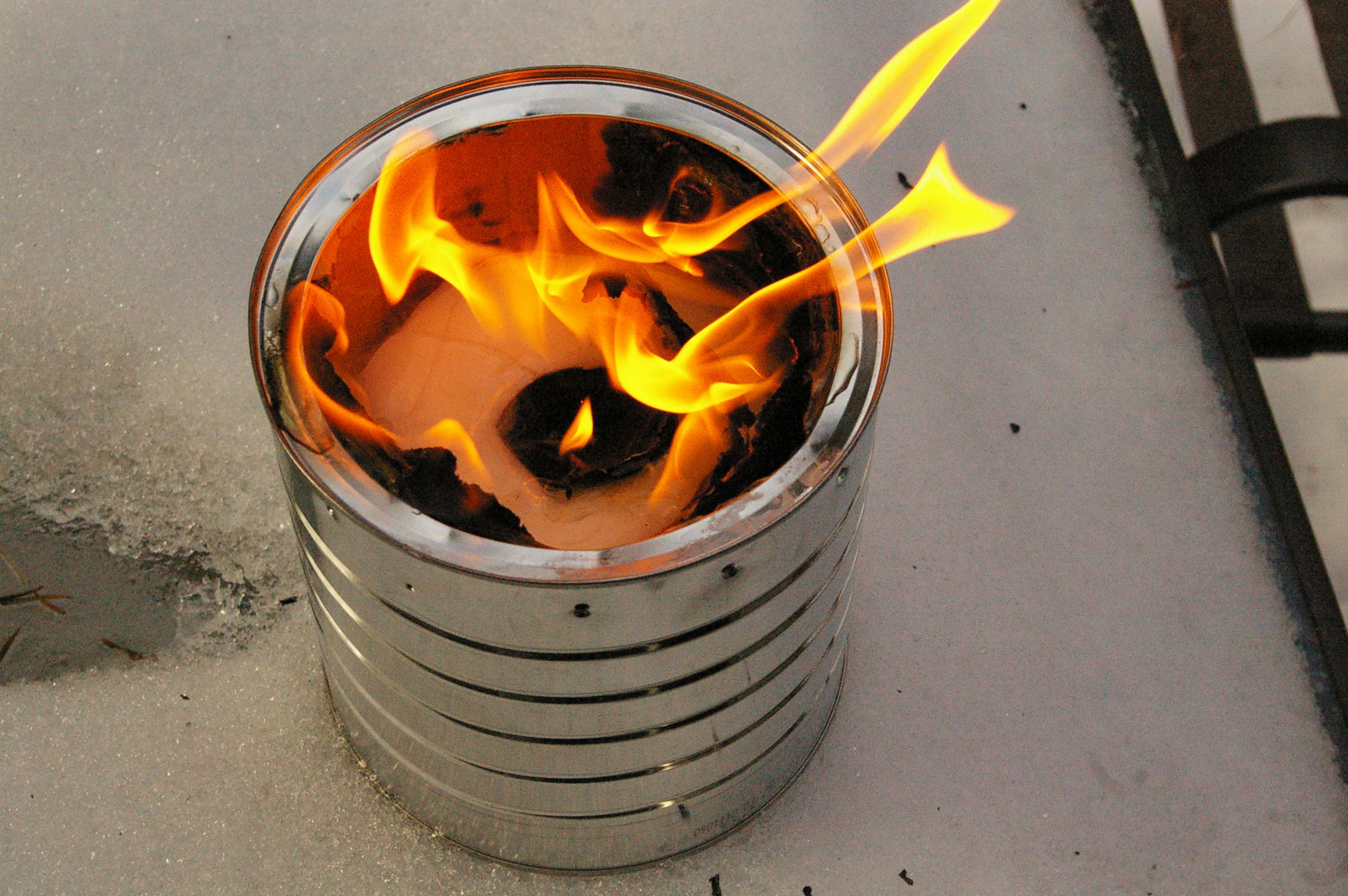 Super Simple Survival Stove : 9 Steps - Instructables