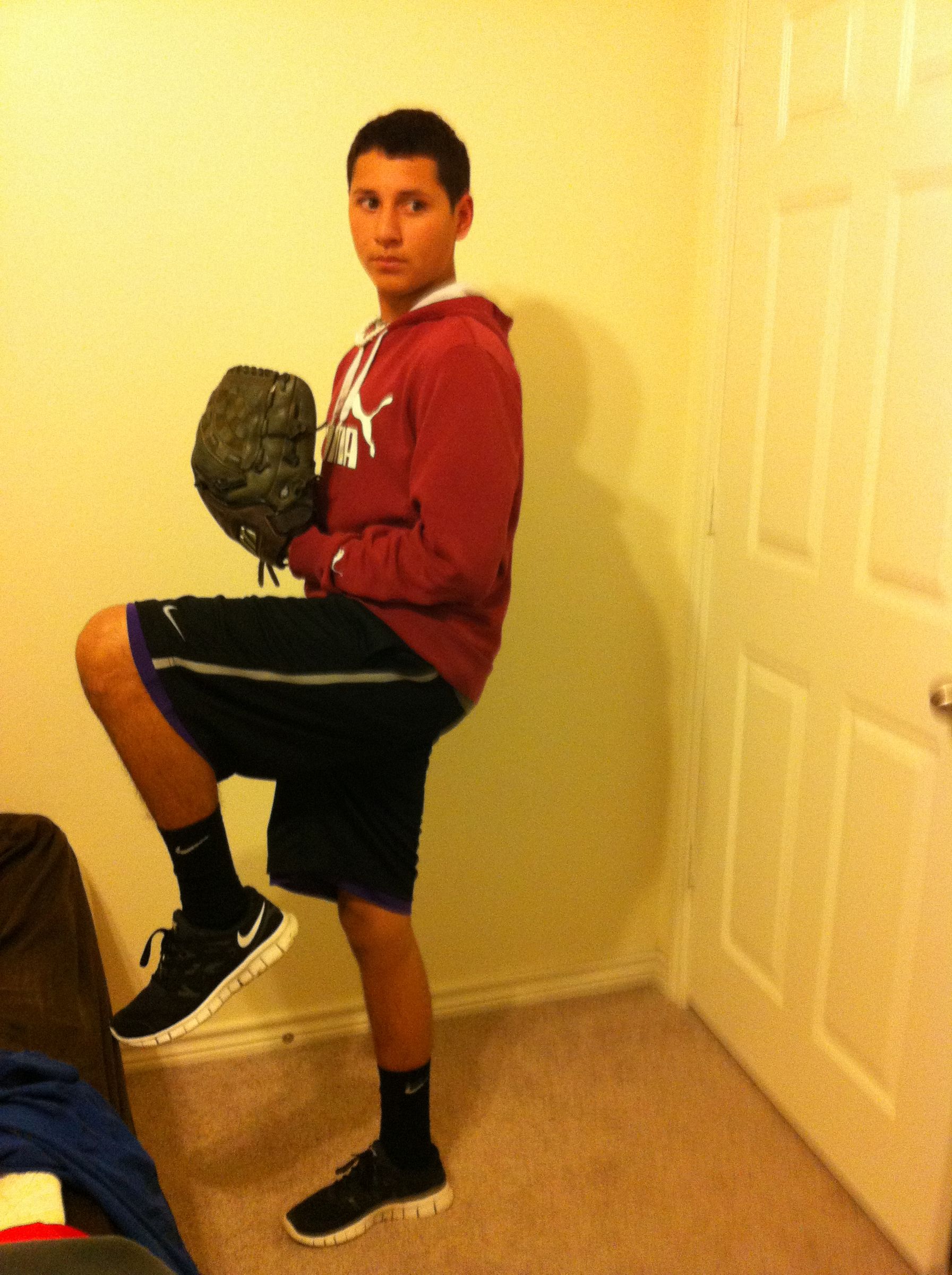 Pitching Technique for Right Handed Pitchers : 9 Steps - Instructables