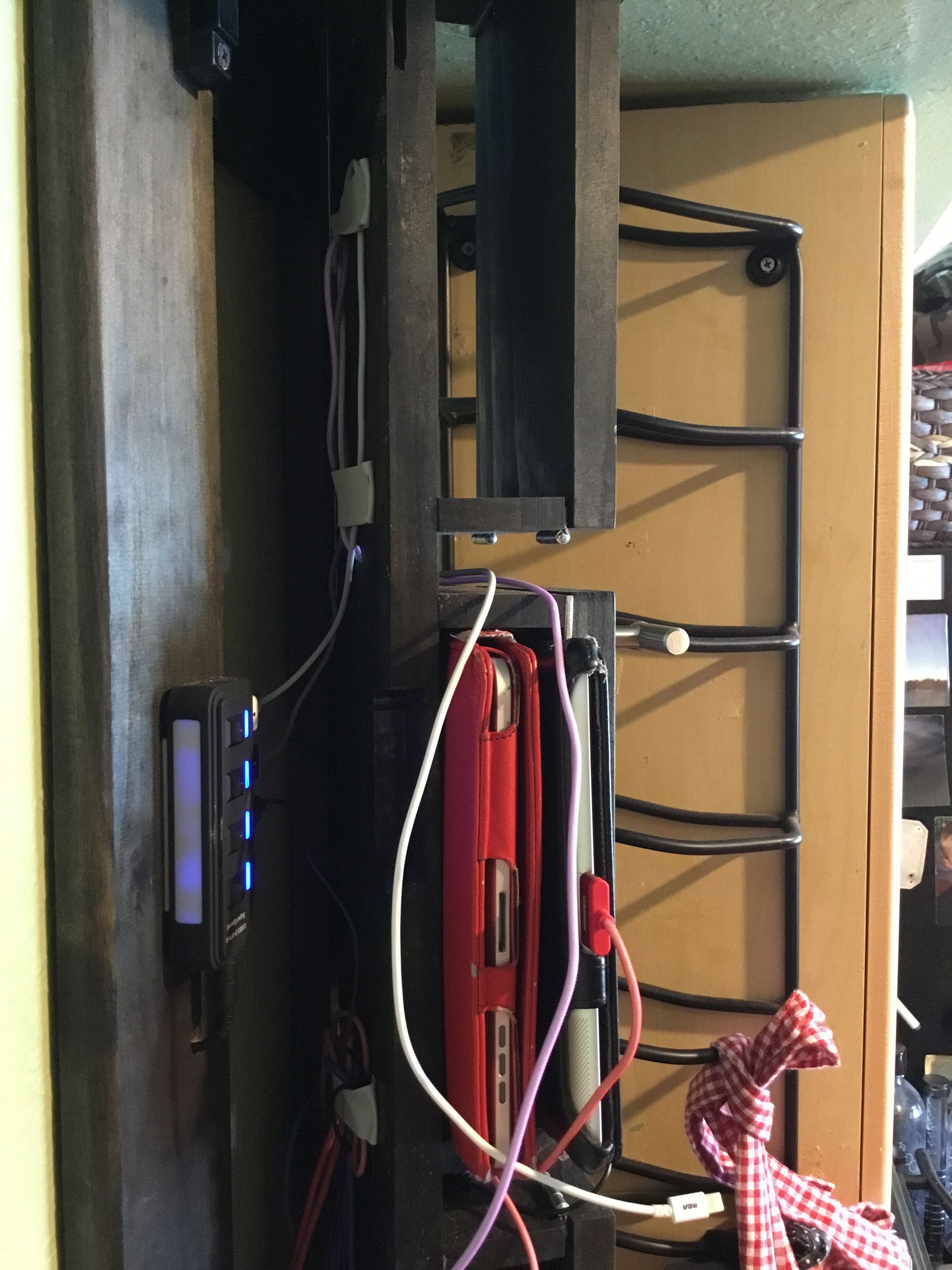 Tablet Charging Station : 5 Steps - Instructables