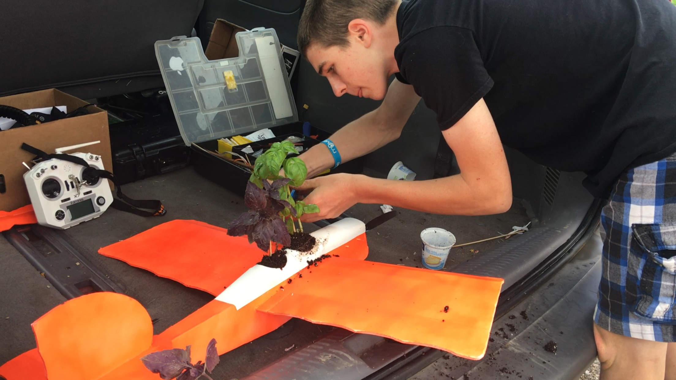 Rc Plane Planter : 5 Steps - Instructables