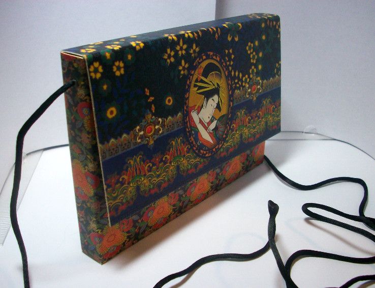 Turn a Note/Post Card Holder Into a Purse : 5 Steps - Instructables