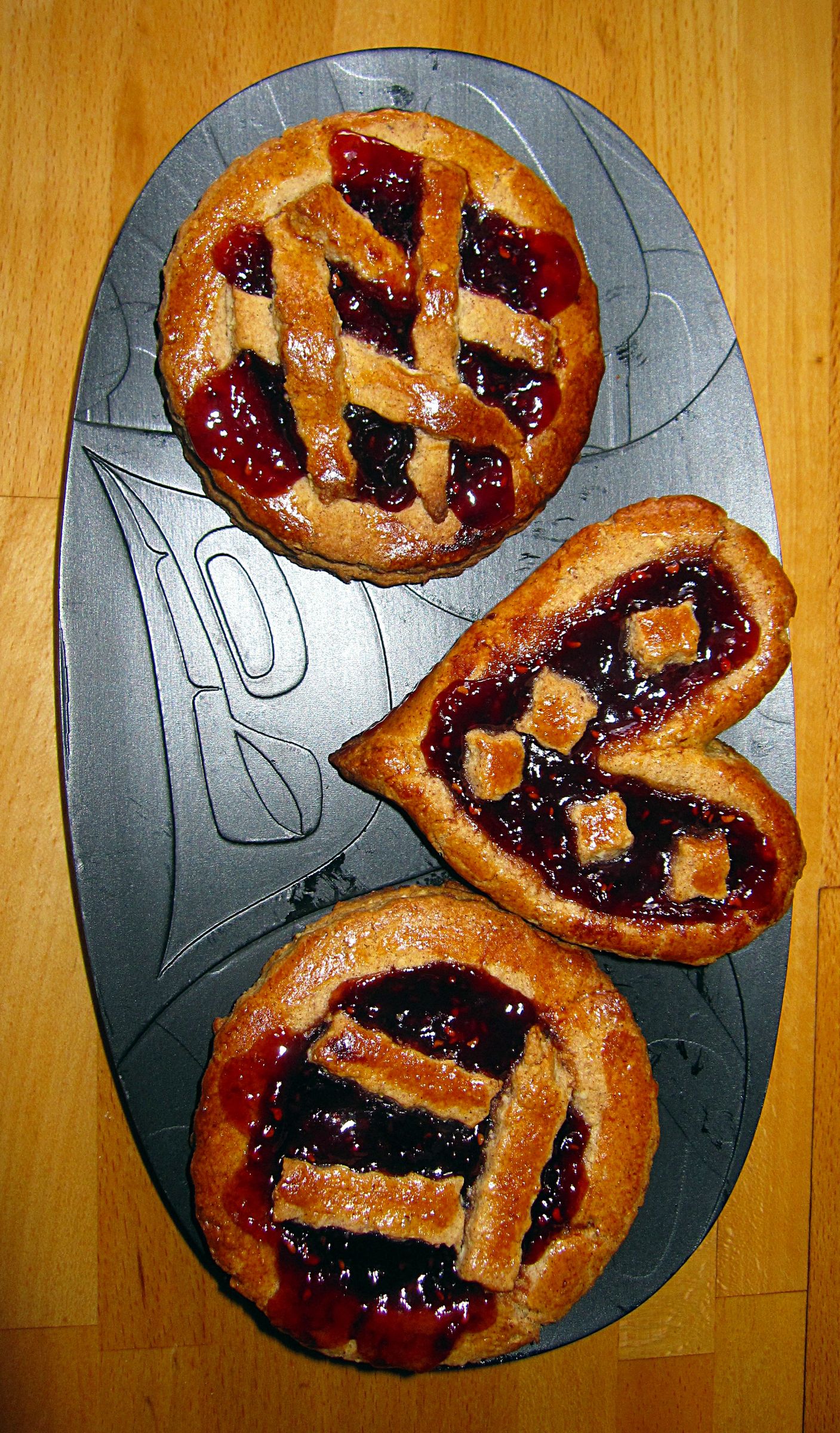 Traditional Raspberry Pie: a Linzertorte or Linzer Torte : 7 Steps ...