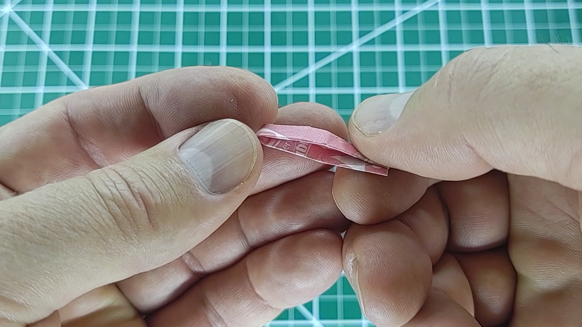 How to Make a Candy Wrapper Chain : 7 Steps (with Pictures) - Instructables