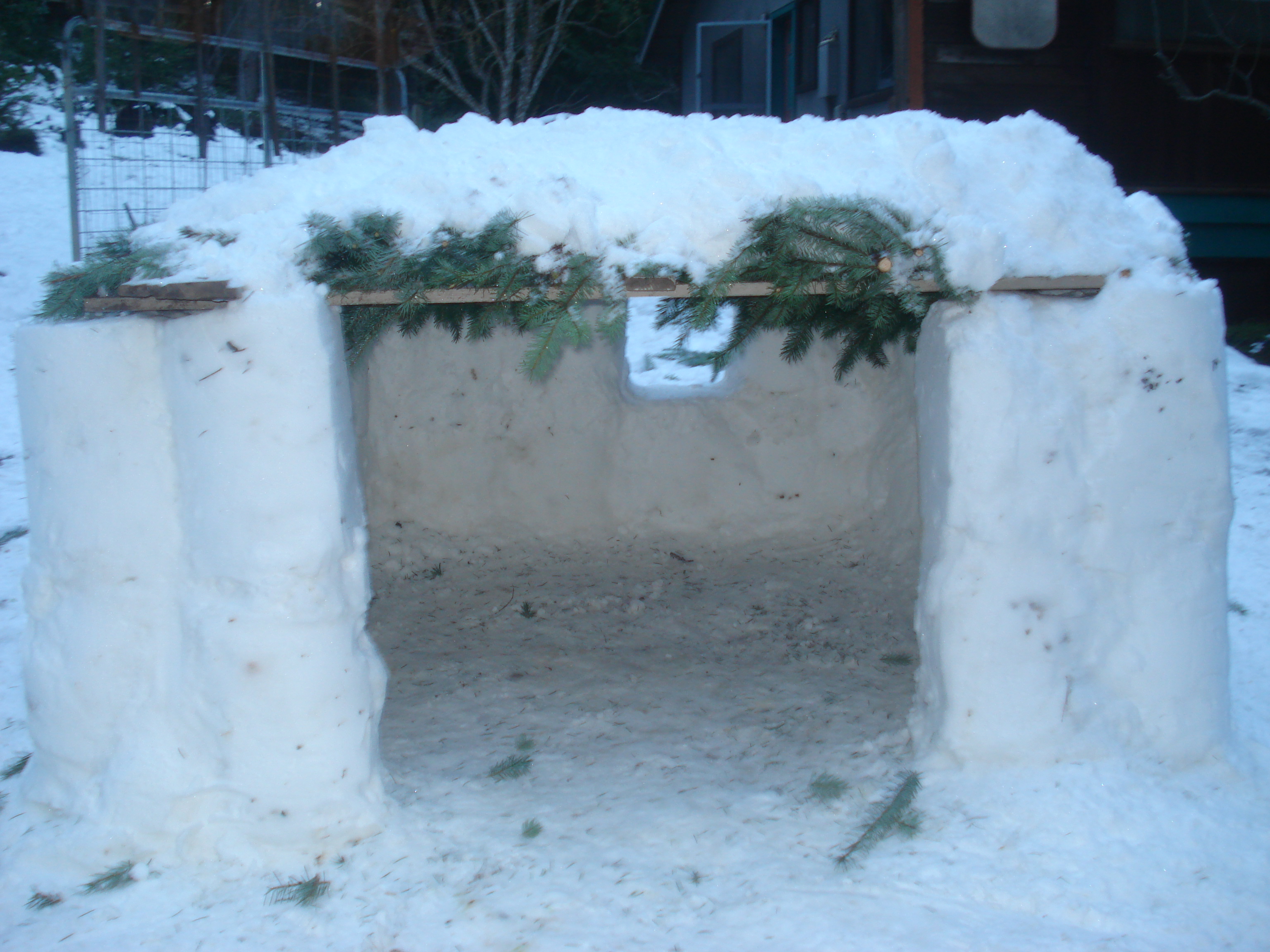 The Bucket System: Modular Snow Construction : 7 Steps - Instructables