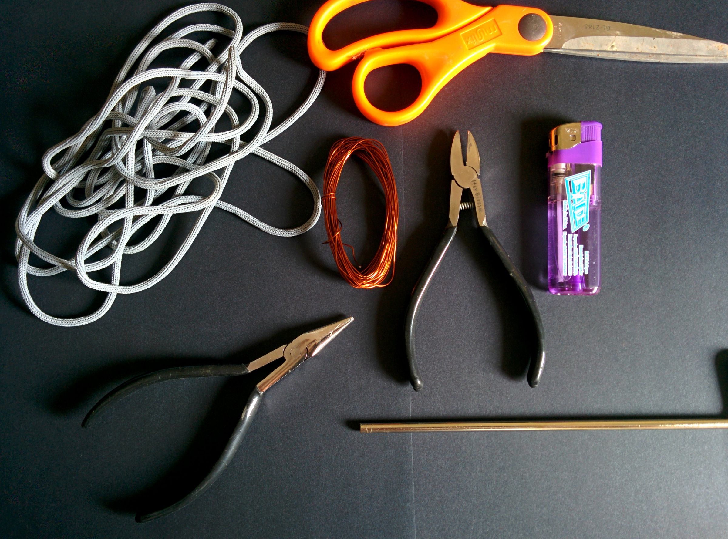 Making Paracord and Wire Necklace : 4 Steps (with Pictures) - Instructables