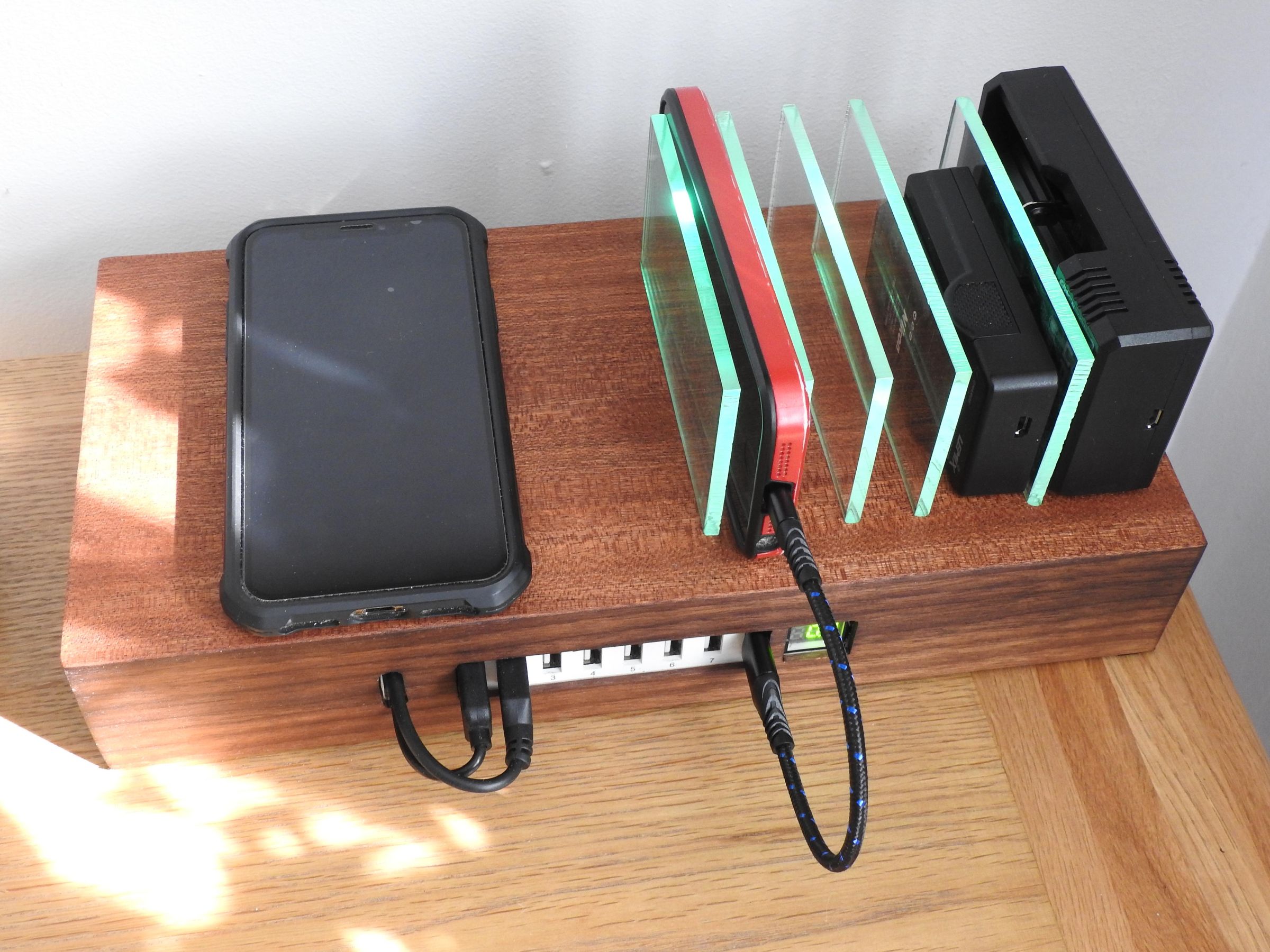 Diy Charging Hub With Edge Lit Dividers : 5 Steps (with Pictures ...