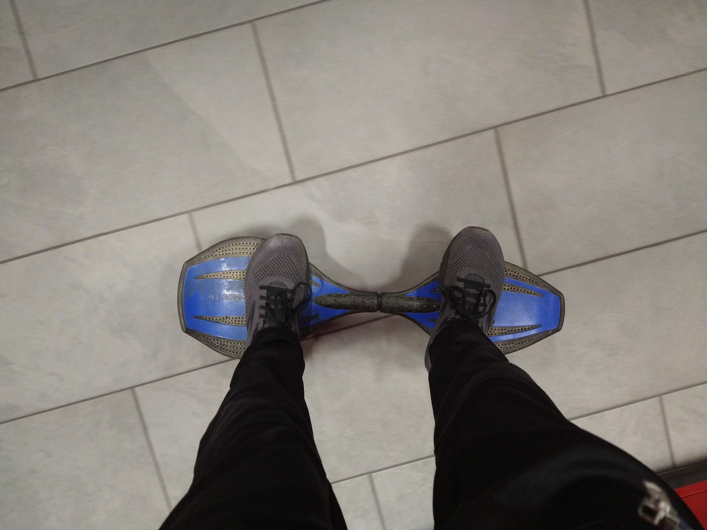 How to Learn to Ride a Ripstick : 5 Steps - Instructables