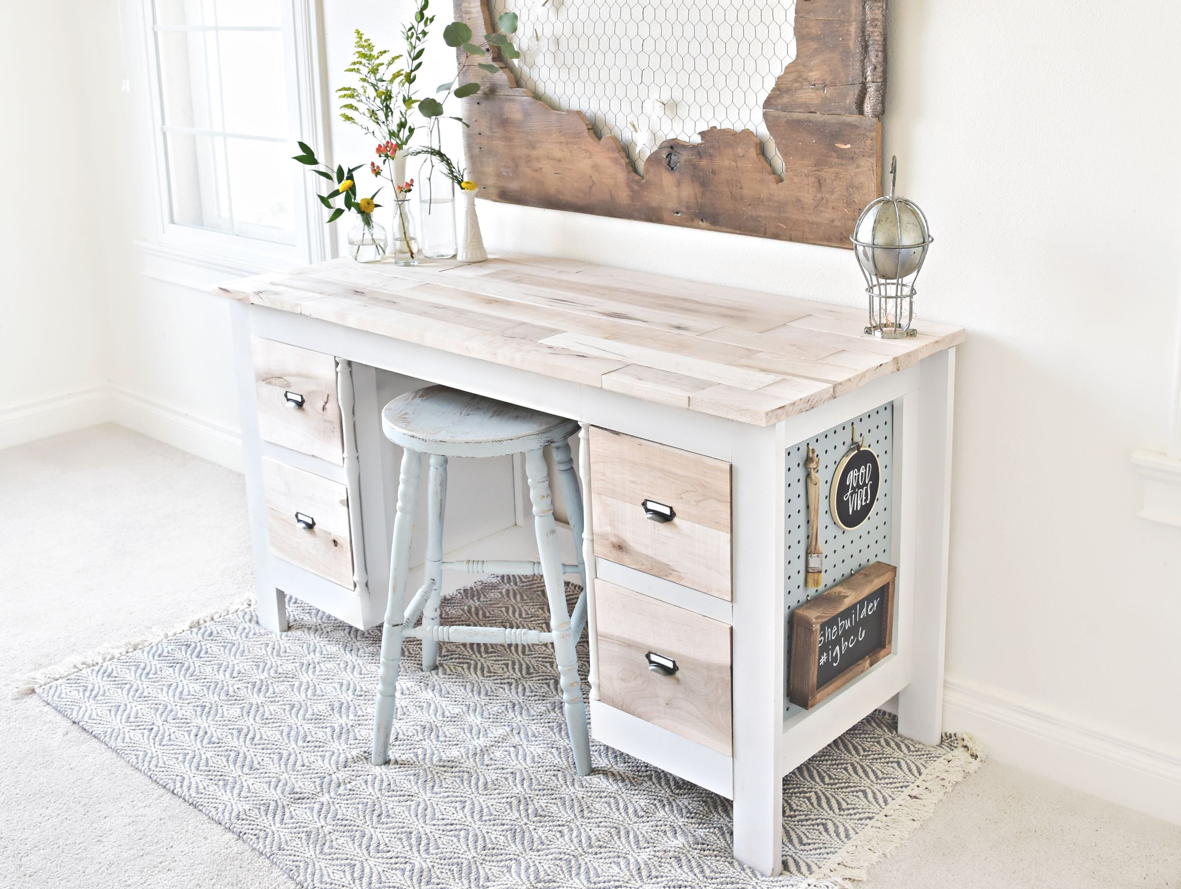 DIY Modern Farmhouse Desk : 4 Steps - Instructables